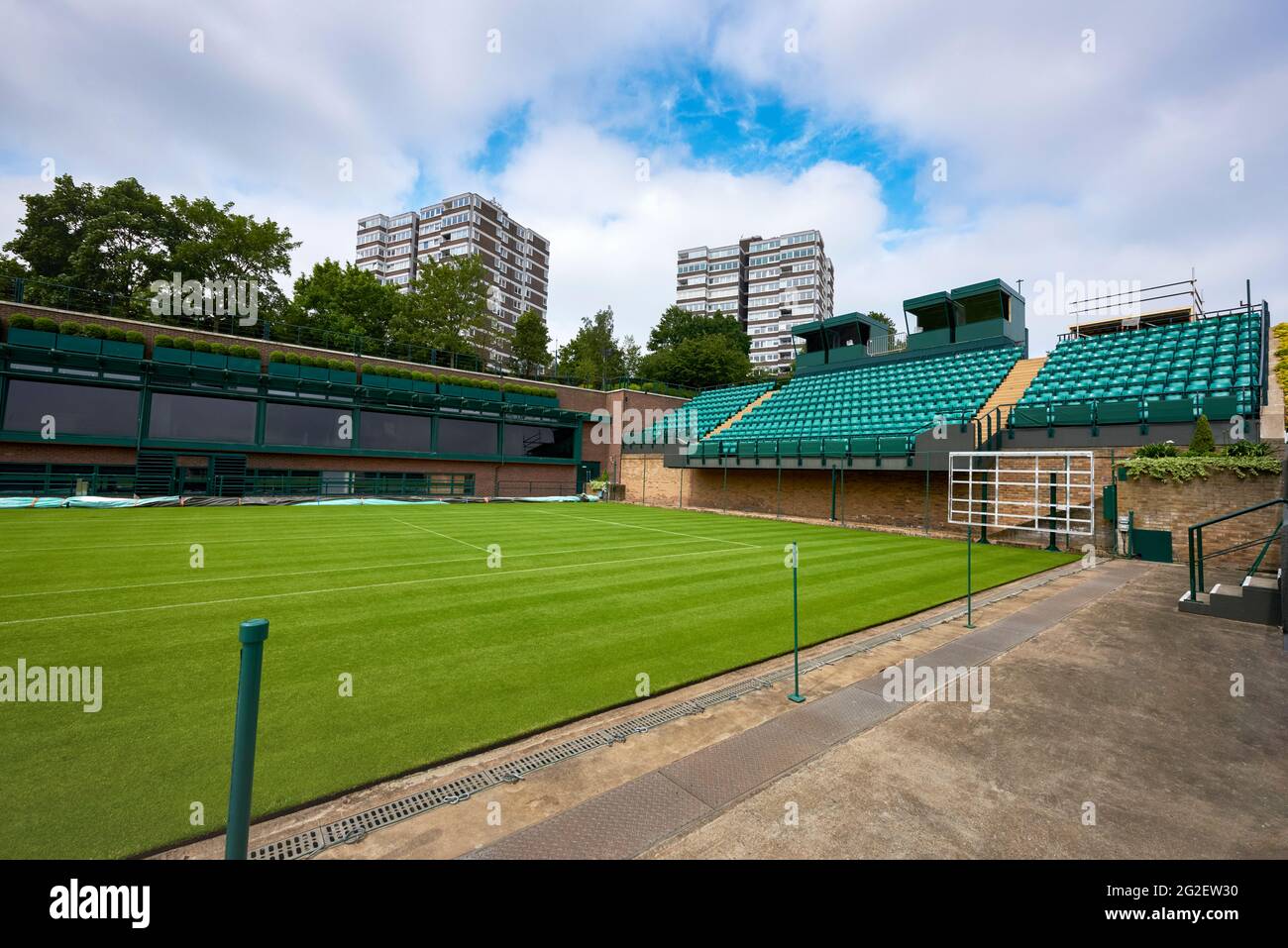Welcome to Wimbledon official headquarters in London Stock Photo - Alamy