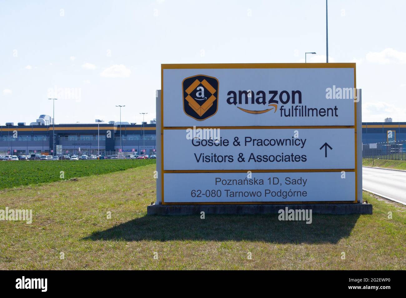 Amazon logistics center hi-res stock photography and images - Alamy