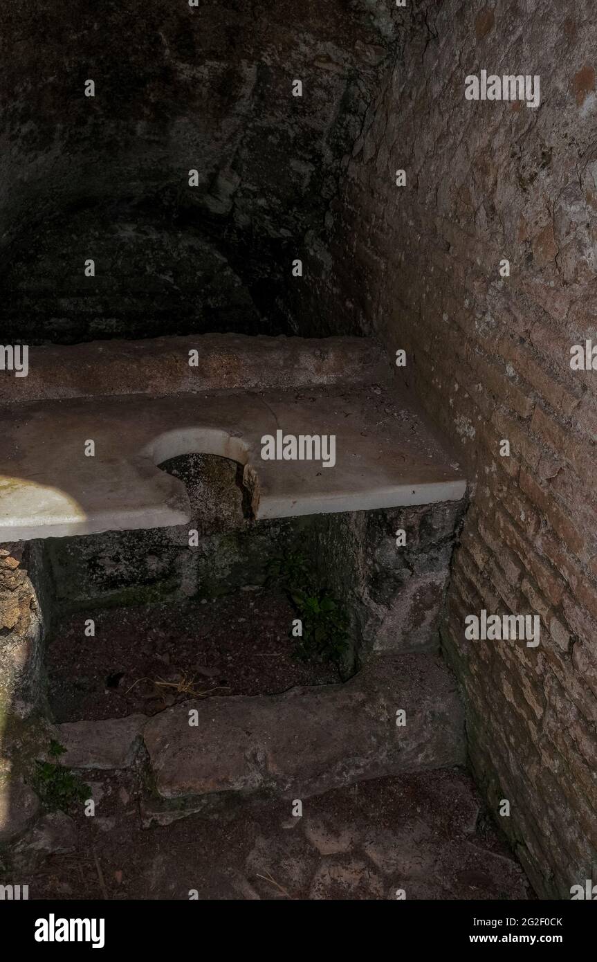 Ancient rome toilet hi-res stock photography and images - Alamy