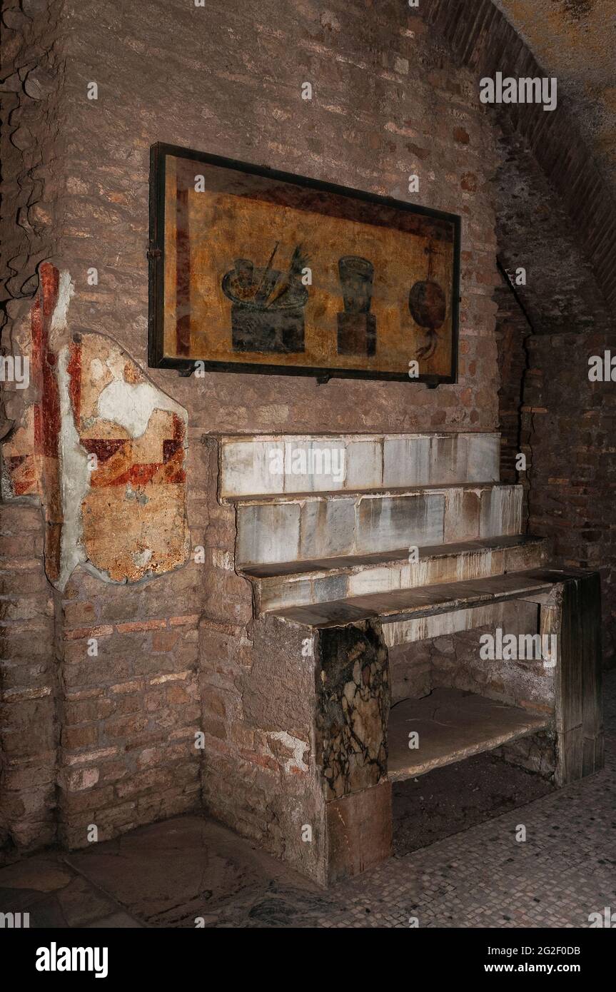 Ancient roman takeout hi-res stock photography and images - Alamy