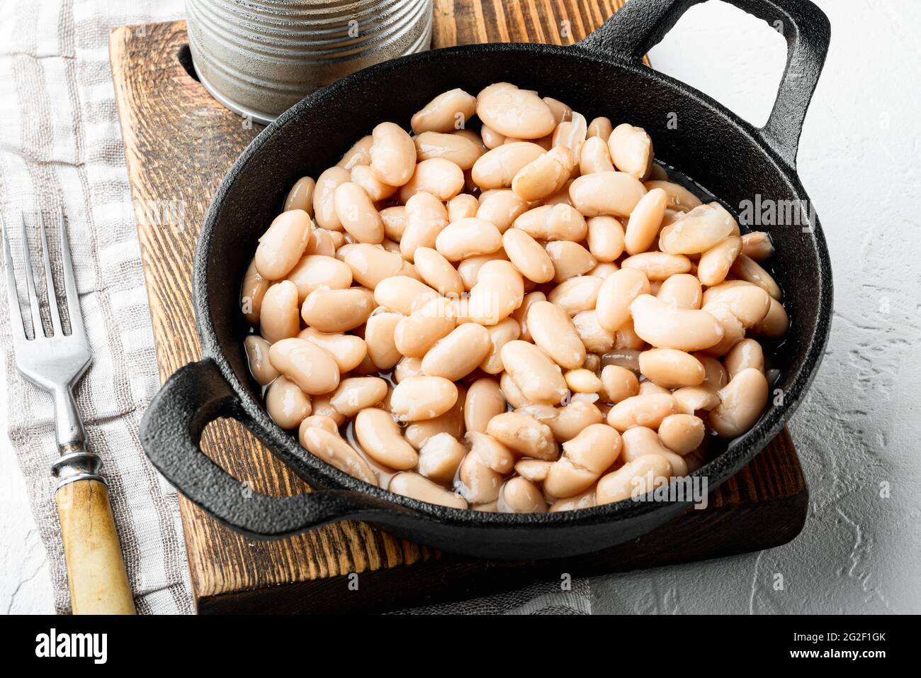 Garbanzo beans can hi-res stock photography and images - Alamy