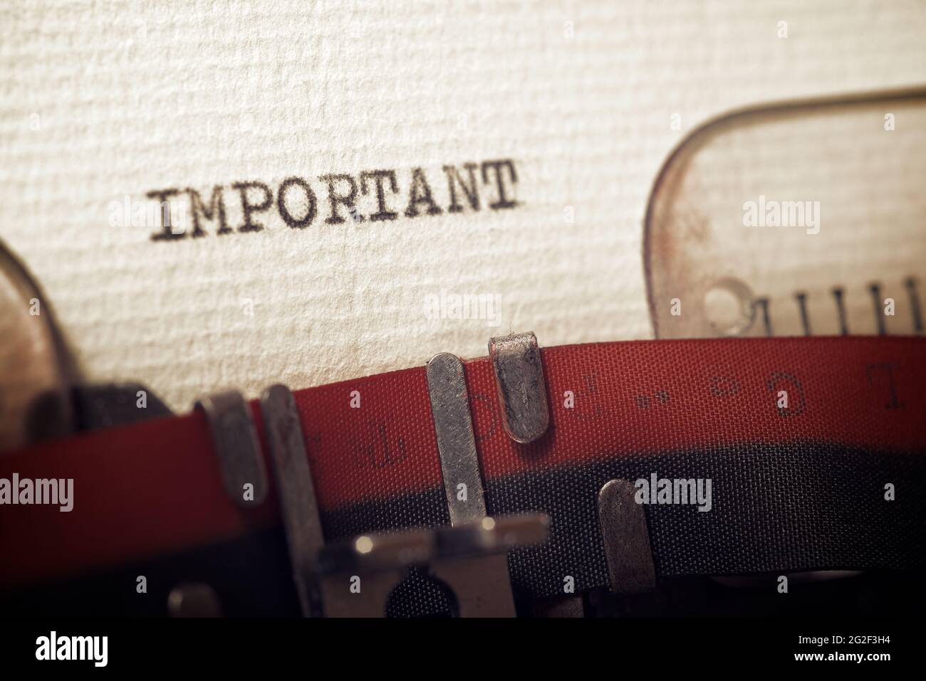 The word important written with a typewriter Stock Photo - Alamy