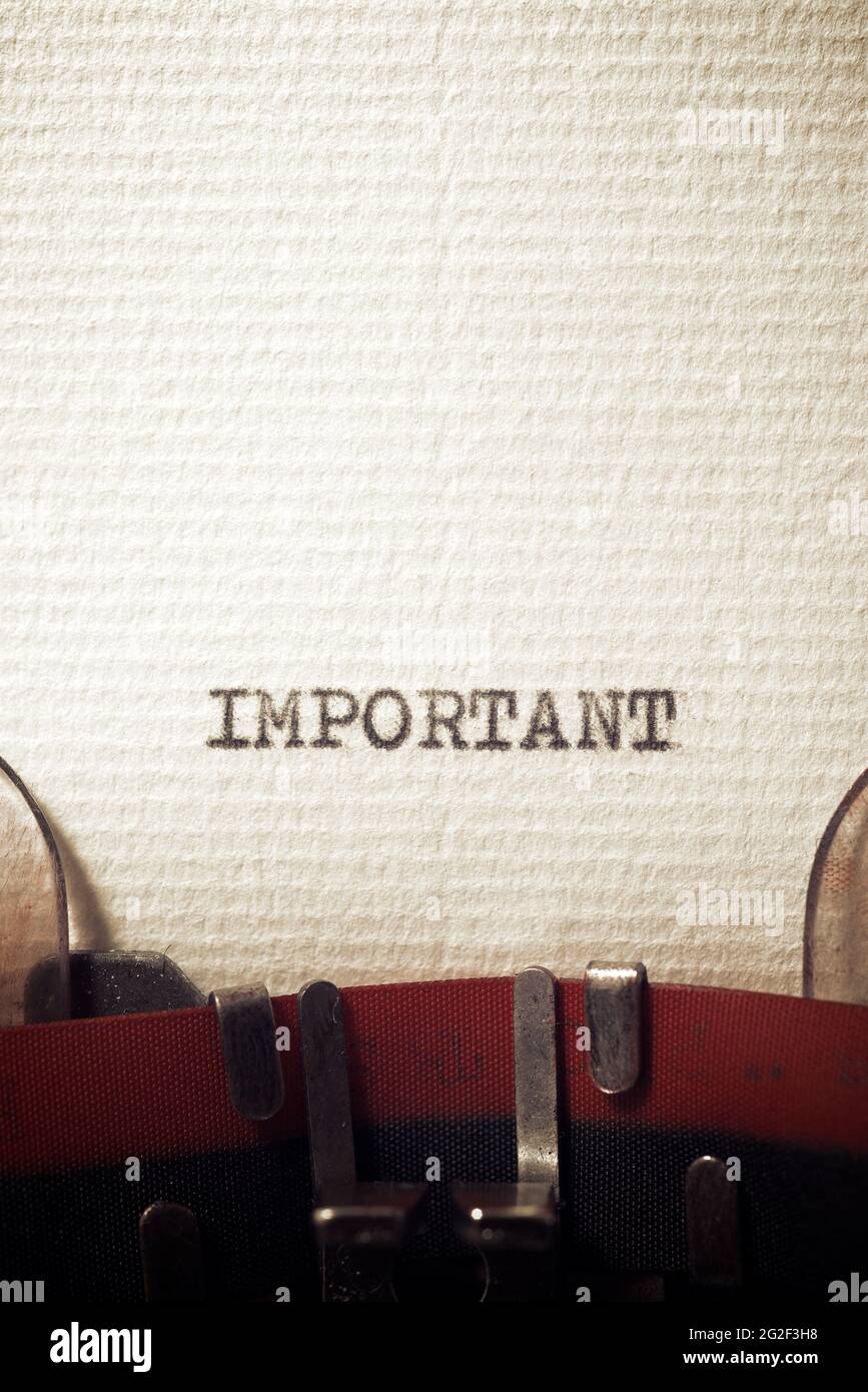 The word important written with a typewriter Stock Photo - Alamy