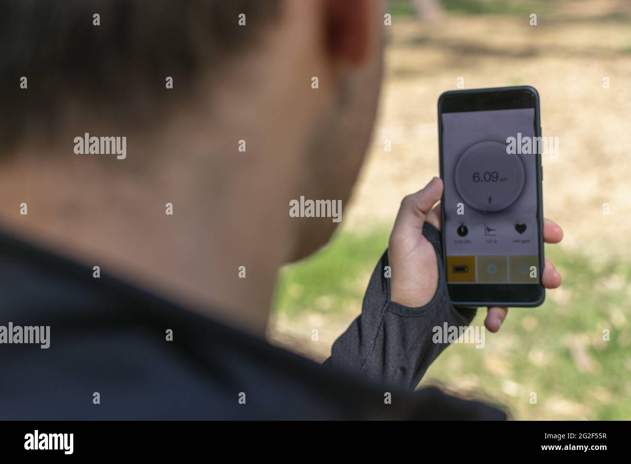 Male runner using smart phone hi-res stock photography and images - Alamy