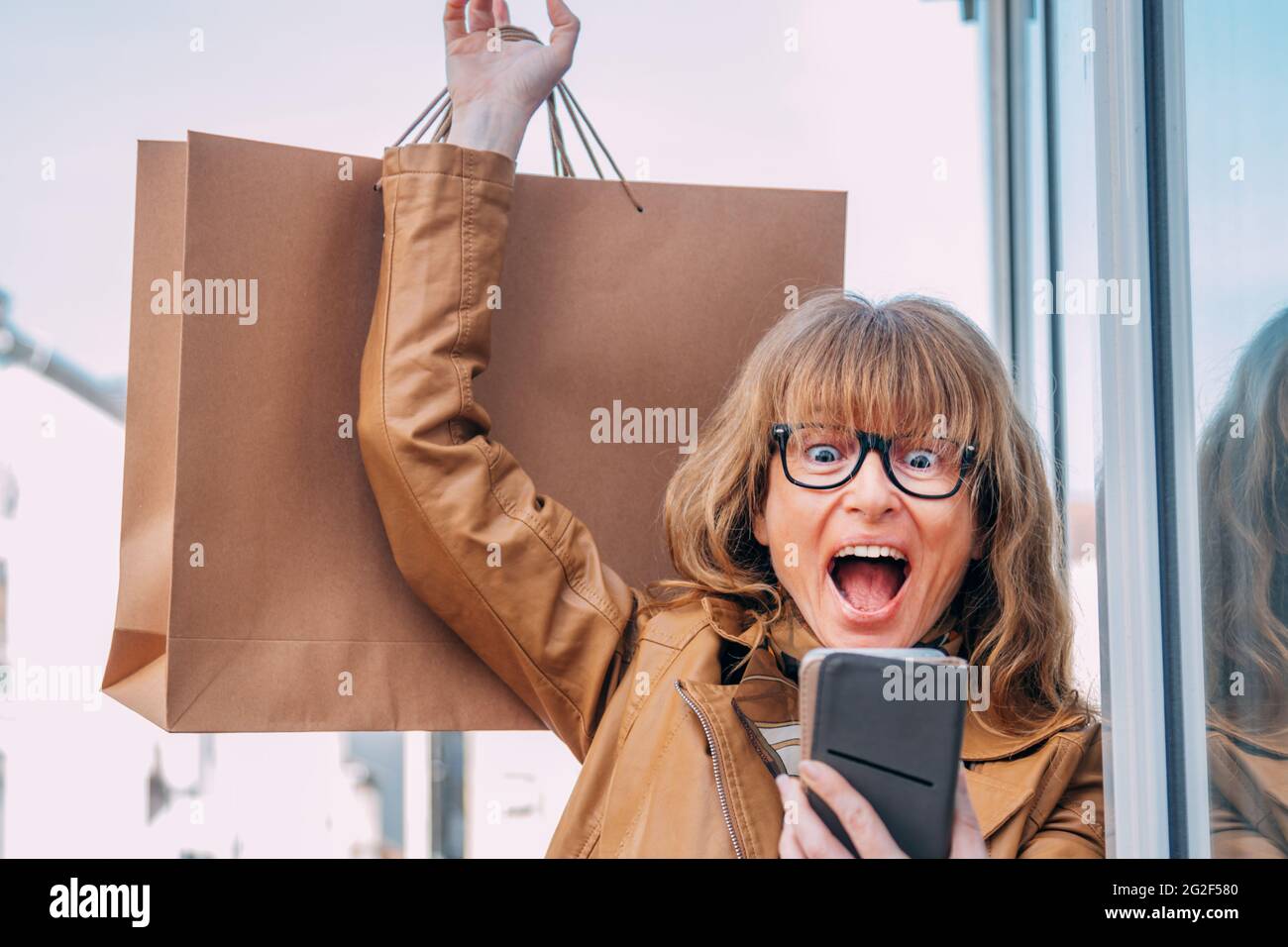 Excited customers hi-res stock photography and images - Alamy