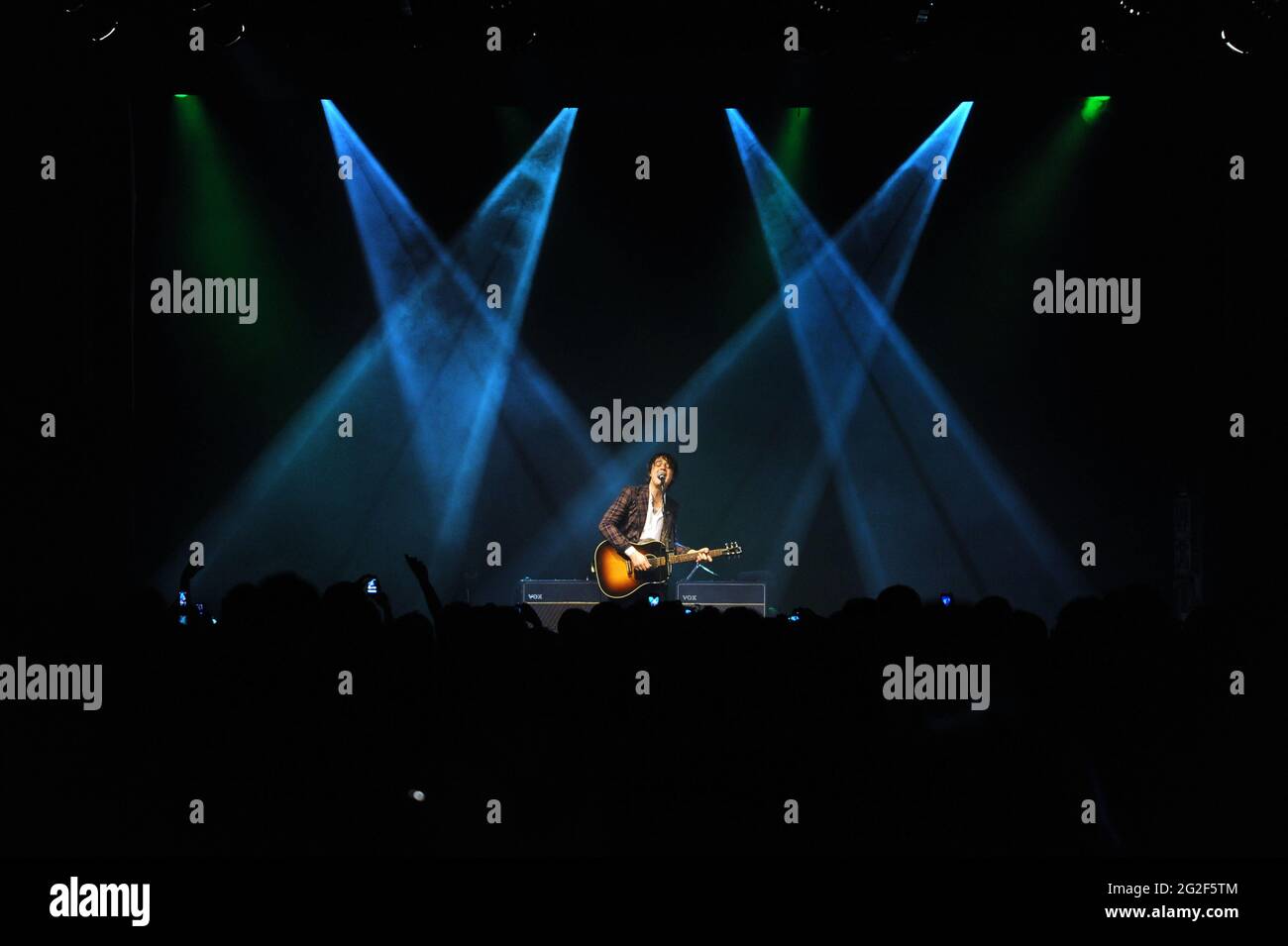 Pete Doherty on stage Wulfrun Hall Wolverhampton Stock Photo - Alamy