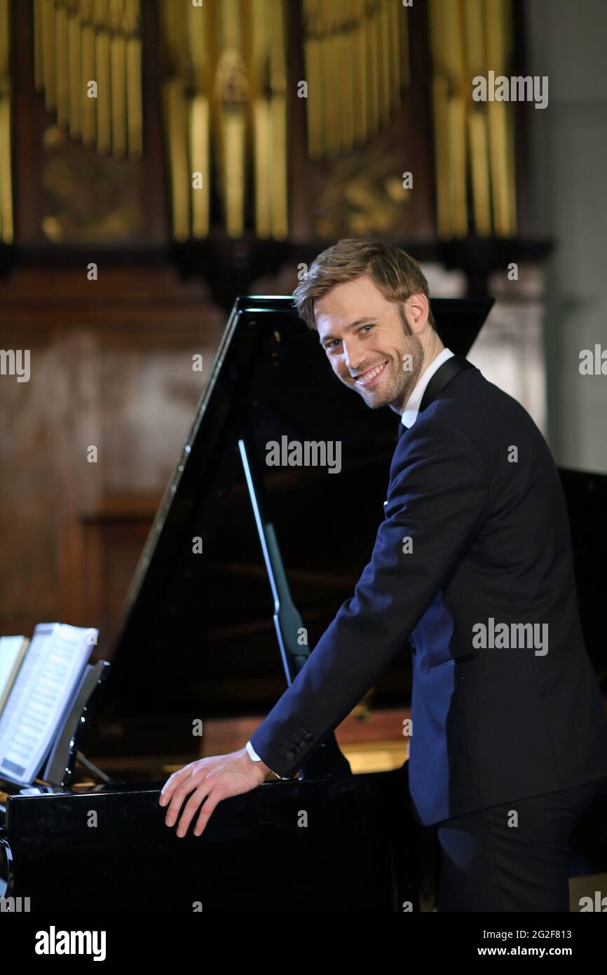 German opera singer baritone hi-res stock photography and images - Alamy
