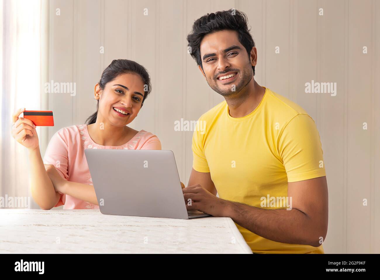 Happy transaction hi-res stock photography and images - Alamy