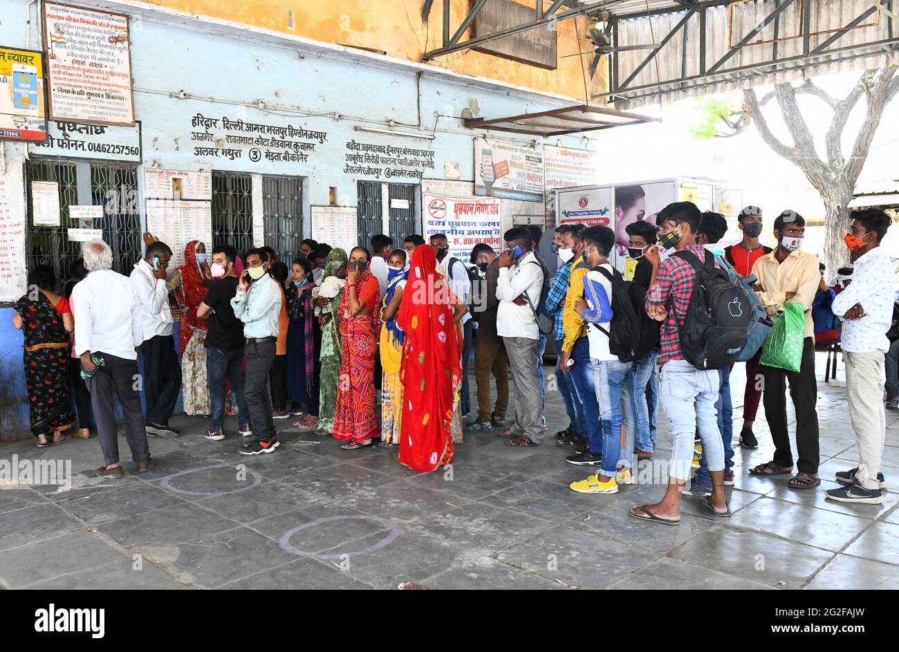 Women in buses india hi-res stock photography and images - Alamy