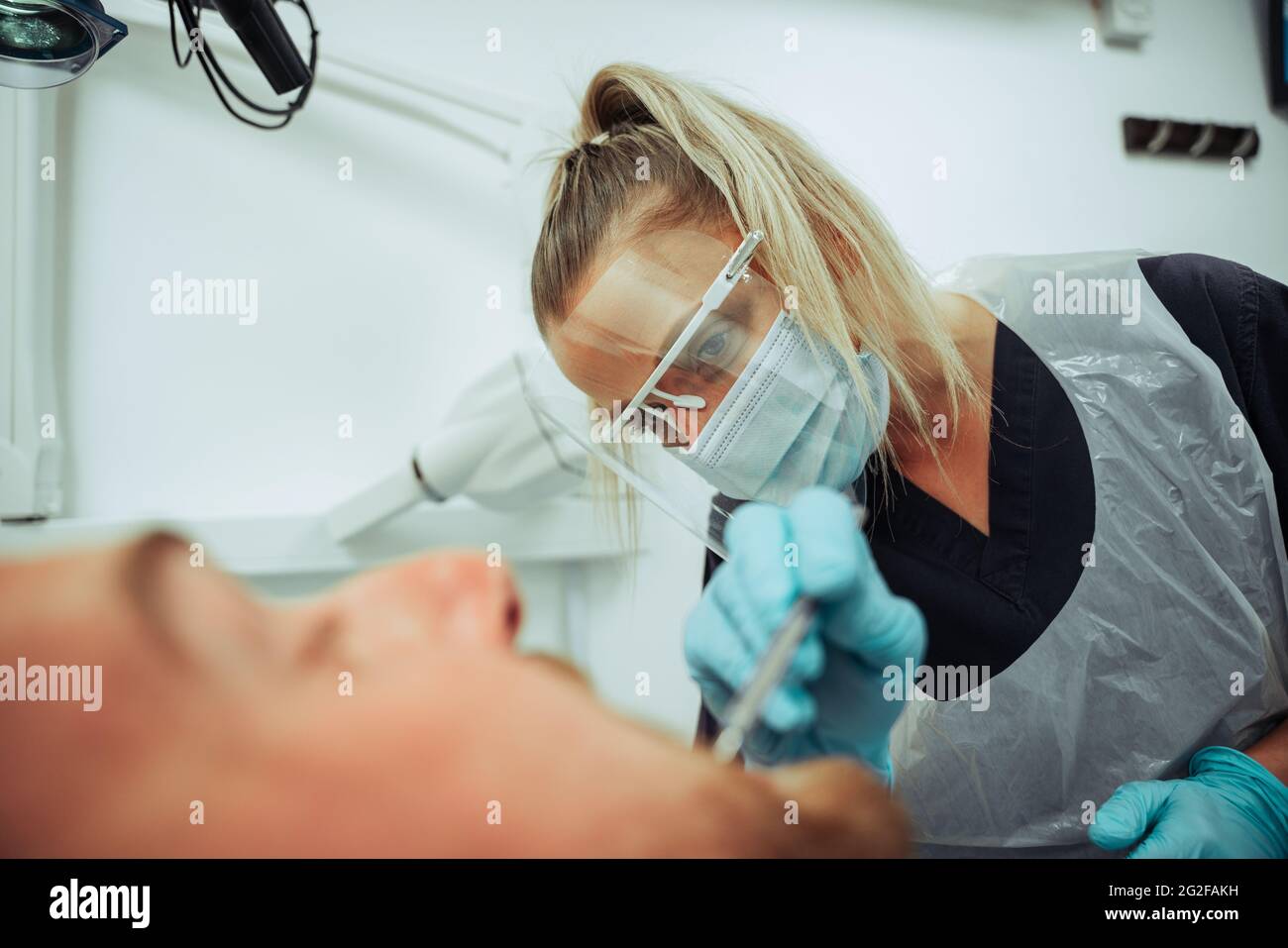 Dirty teeth hi-res stock photography and images - Alamy