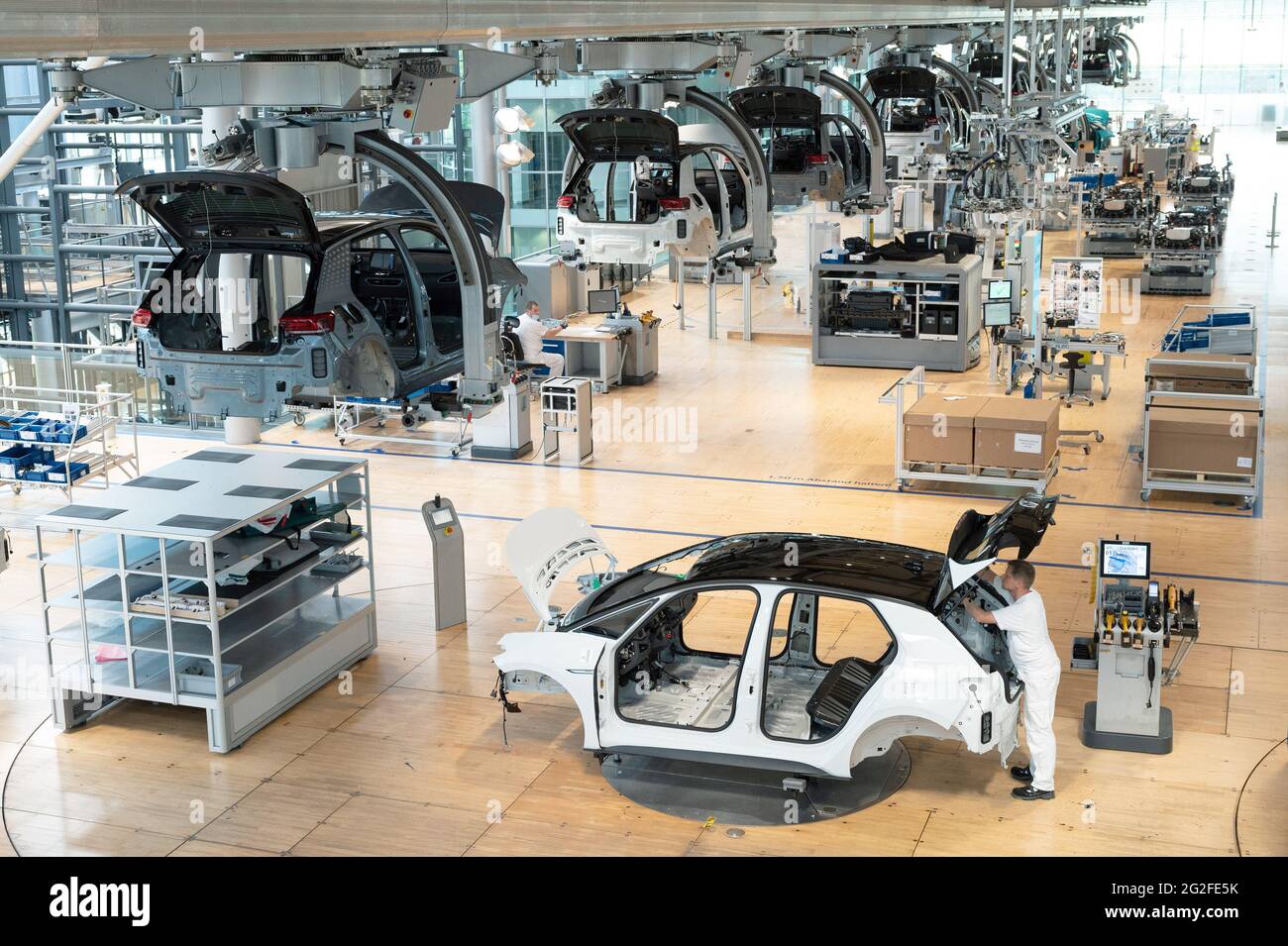 Dresden, Germany. 08th June, 2021. The bodies of the VW ID.3 hang on a ...