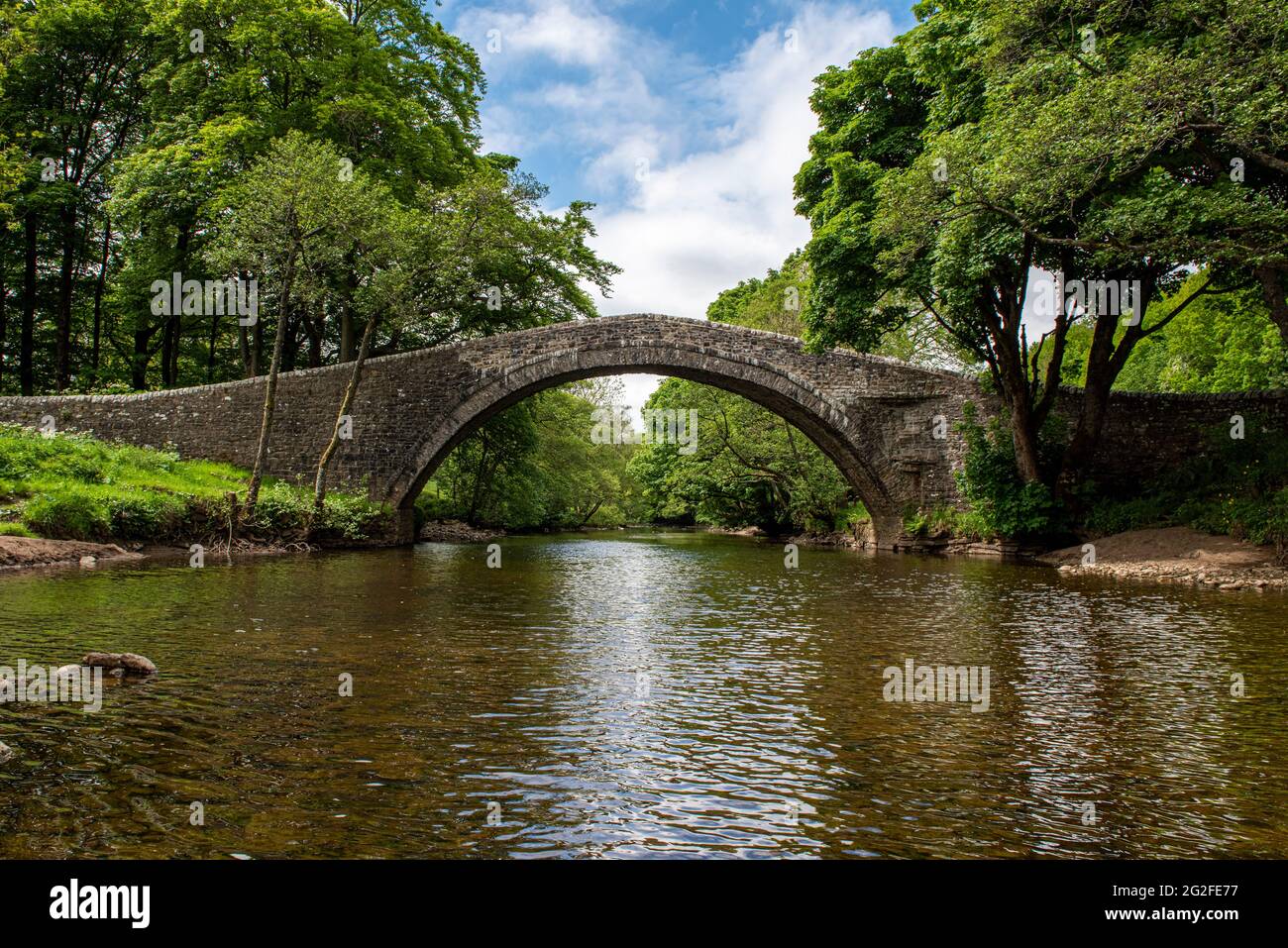 River Swale flowing under Ivelet Bridge North Yorkshire Stock Photo - Alamy
