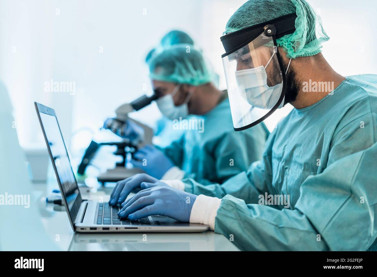 Doctor genetic research laboratory hi-res stock photography and images ...
