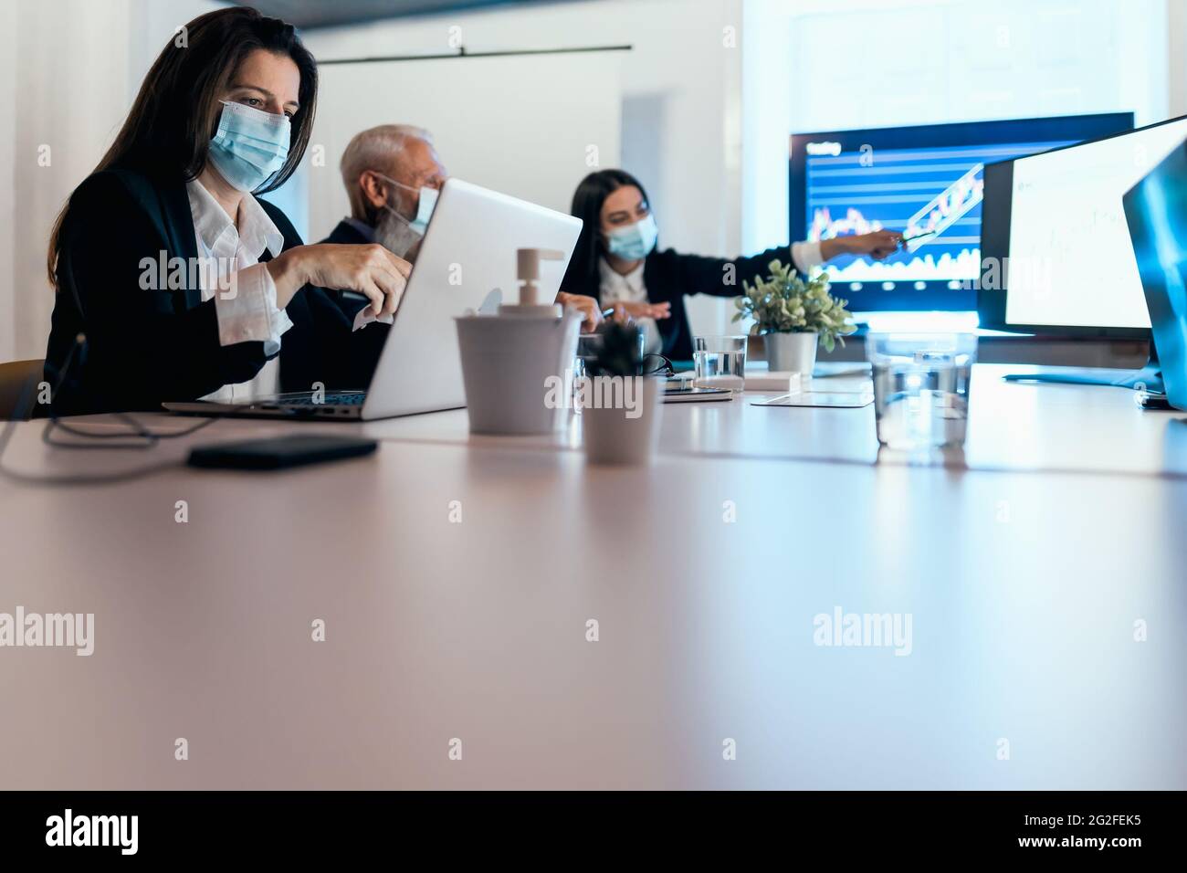 Stock market trader mask hi-res stock photography and images - Alamy