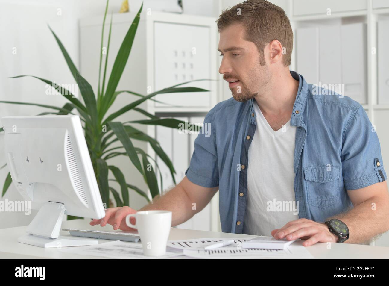 Man using computer in office hi-res stock photography and images - Alamy