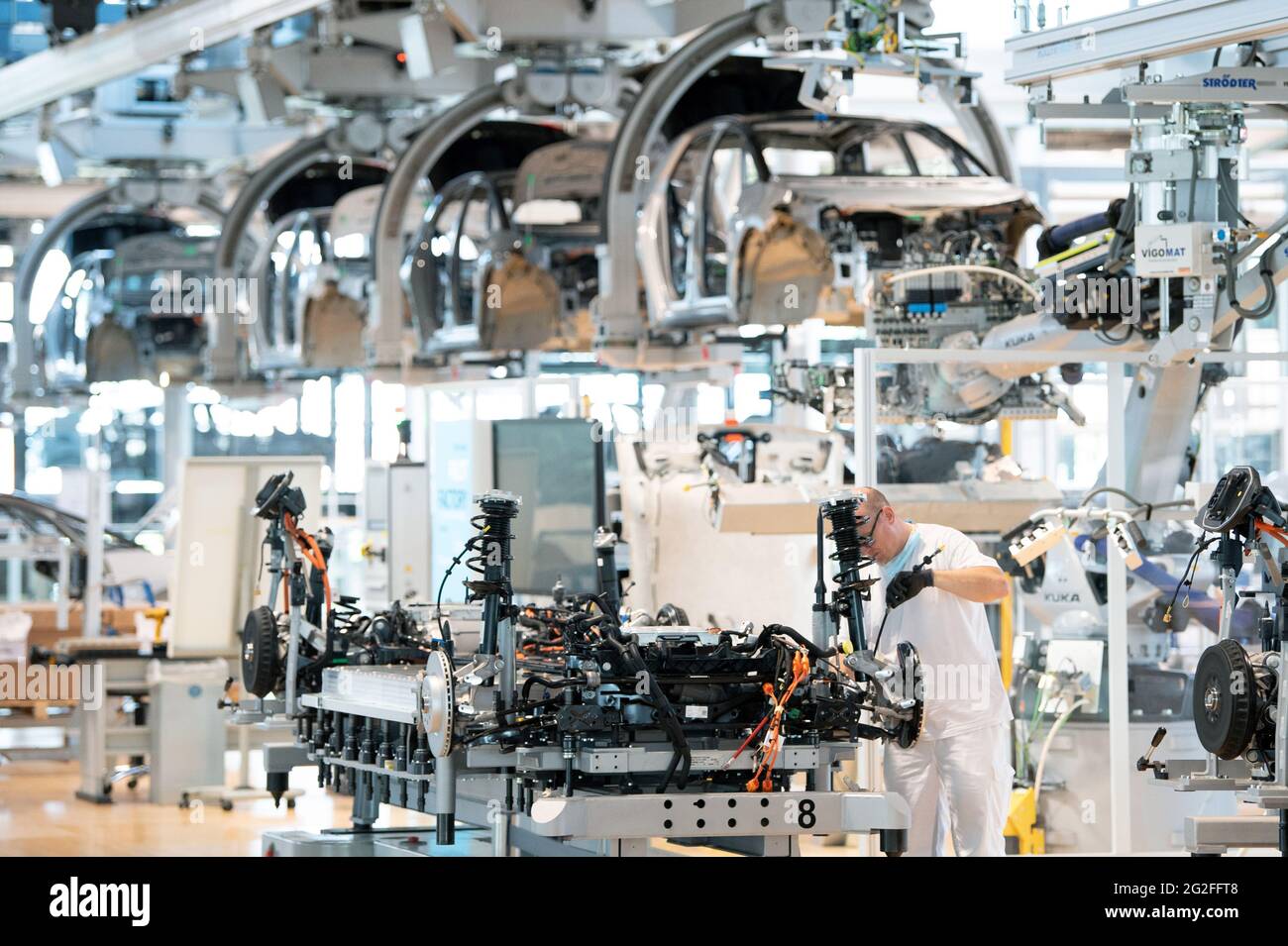 Dresden, Germany. 08th June, 2021. A Volkswagen employee works on the ...
