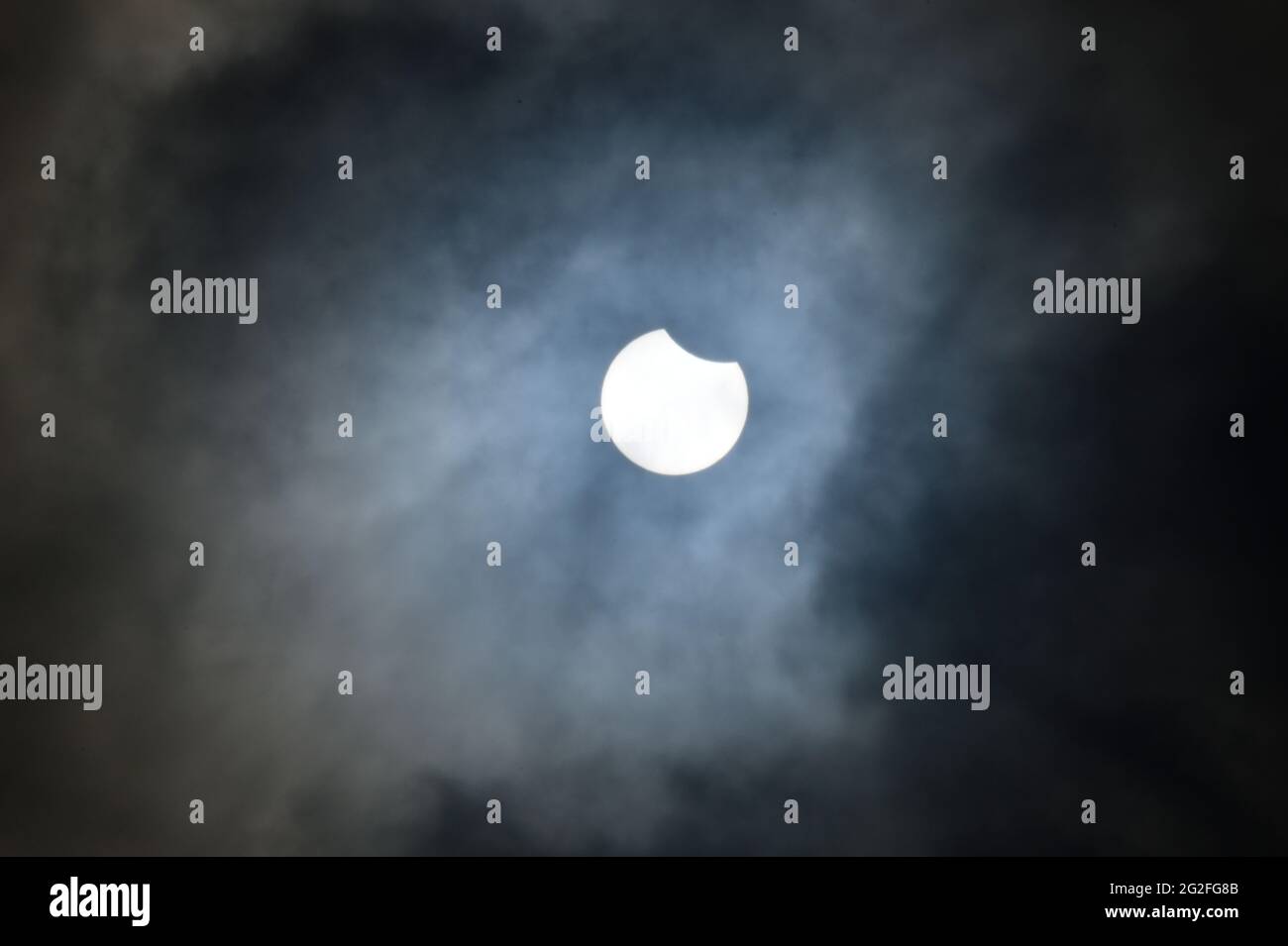Uk weather partial solar hi-res stock photography and images - Alamy