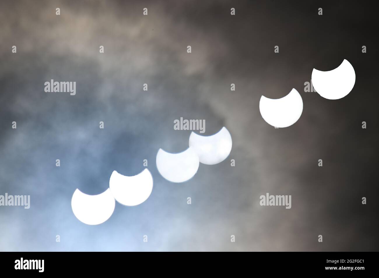 Uk weather partial solar hi-res stock photography and images - Alamy