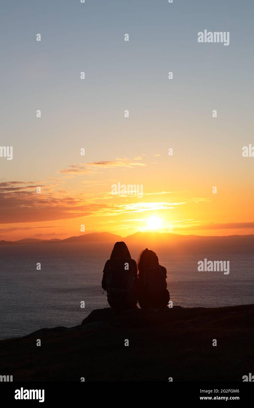 Watching sunset uk hi-res stock photography and images - Alamy