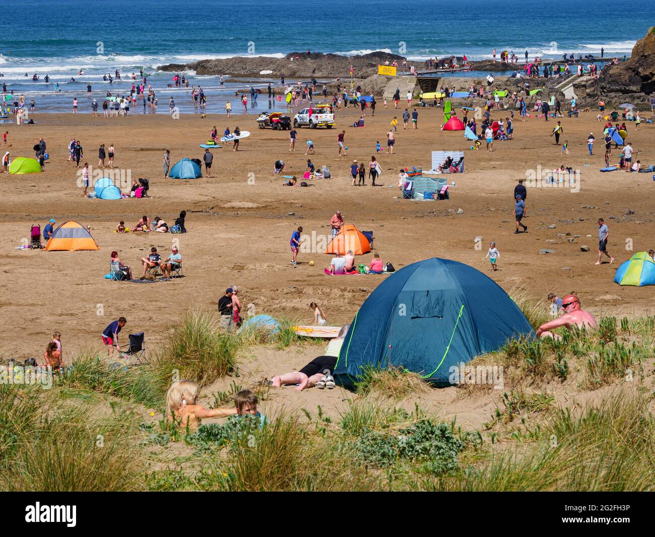 Busy seaside hi-res stock photography and images - Alamy