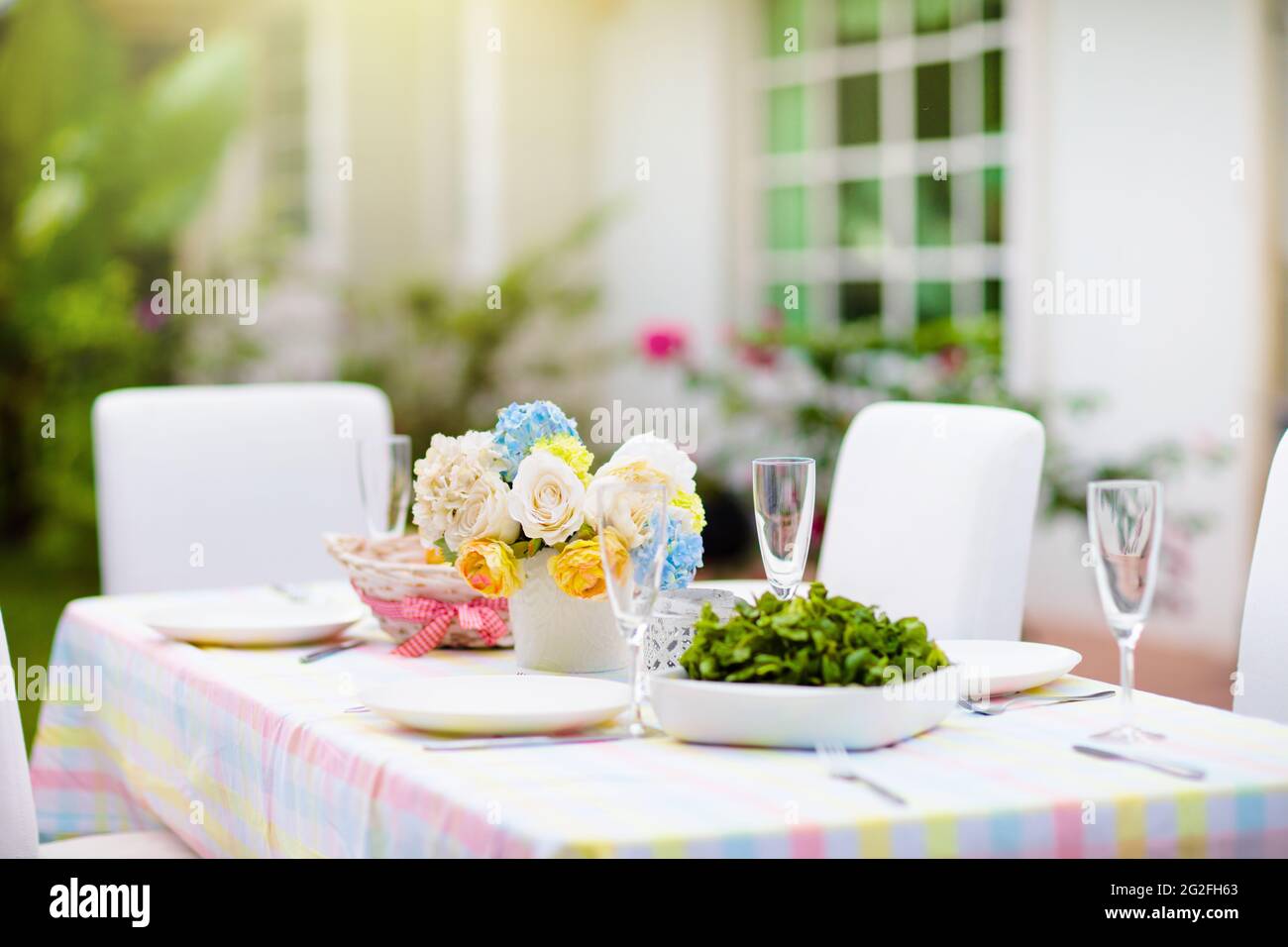 Summer lunch outdoors. Table setting for barbecue party. Garden fun ...