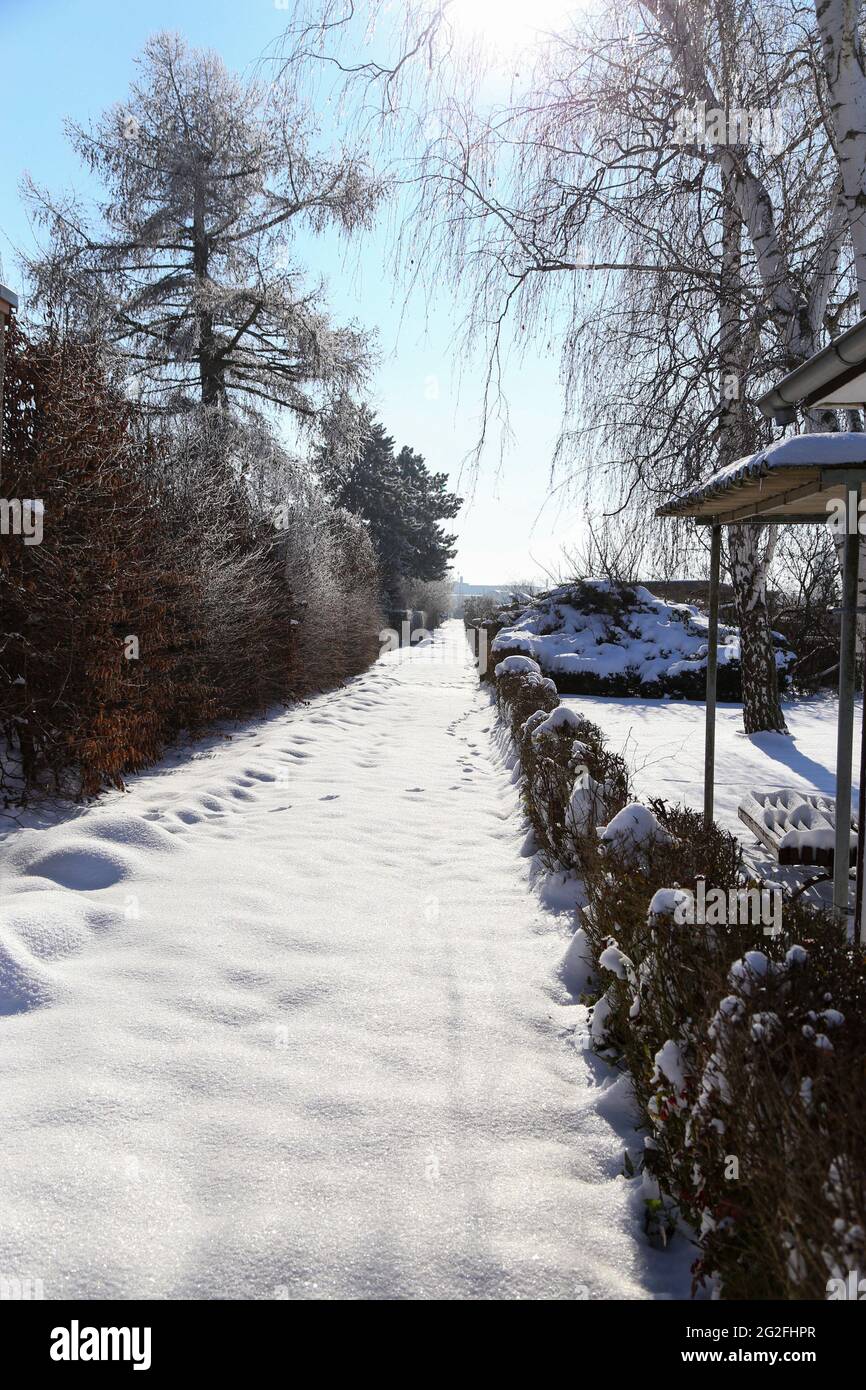 Snowy pathway hi-res stock photography and images - Alamy