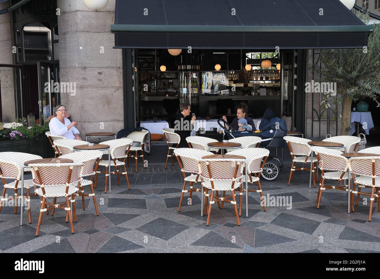 Copenhagen, Denmark. 10 June 2021, Out door food and drinks servcie at ...