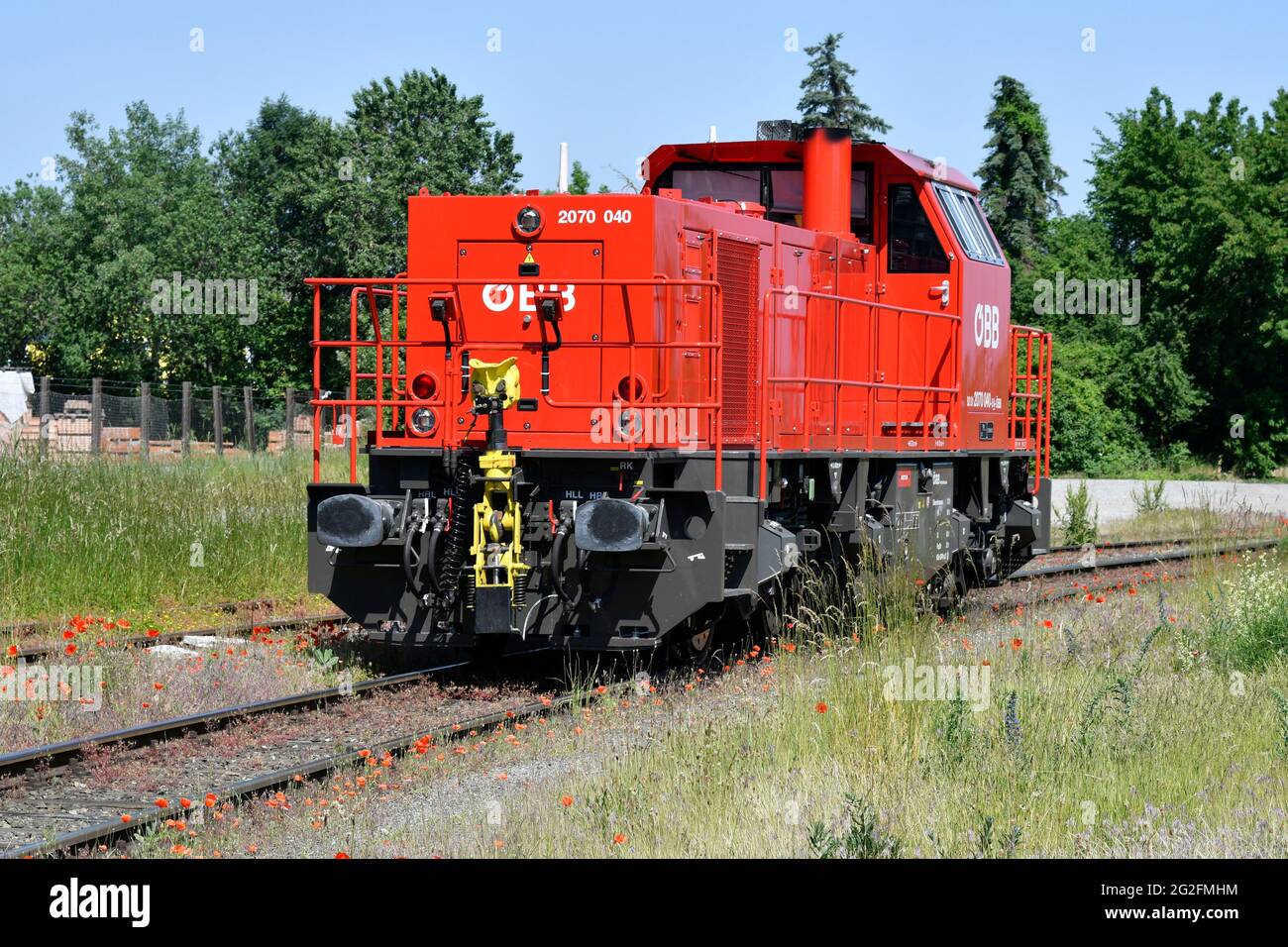 Diesel hydraulic red locomotive hi-res stock photography and images - Alamy