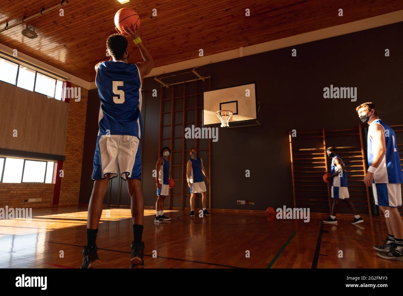 Team shooting hi-res stock photography and images - Alamy