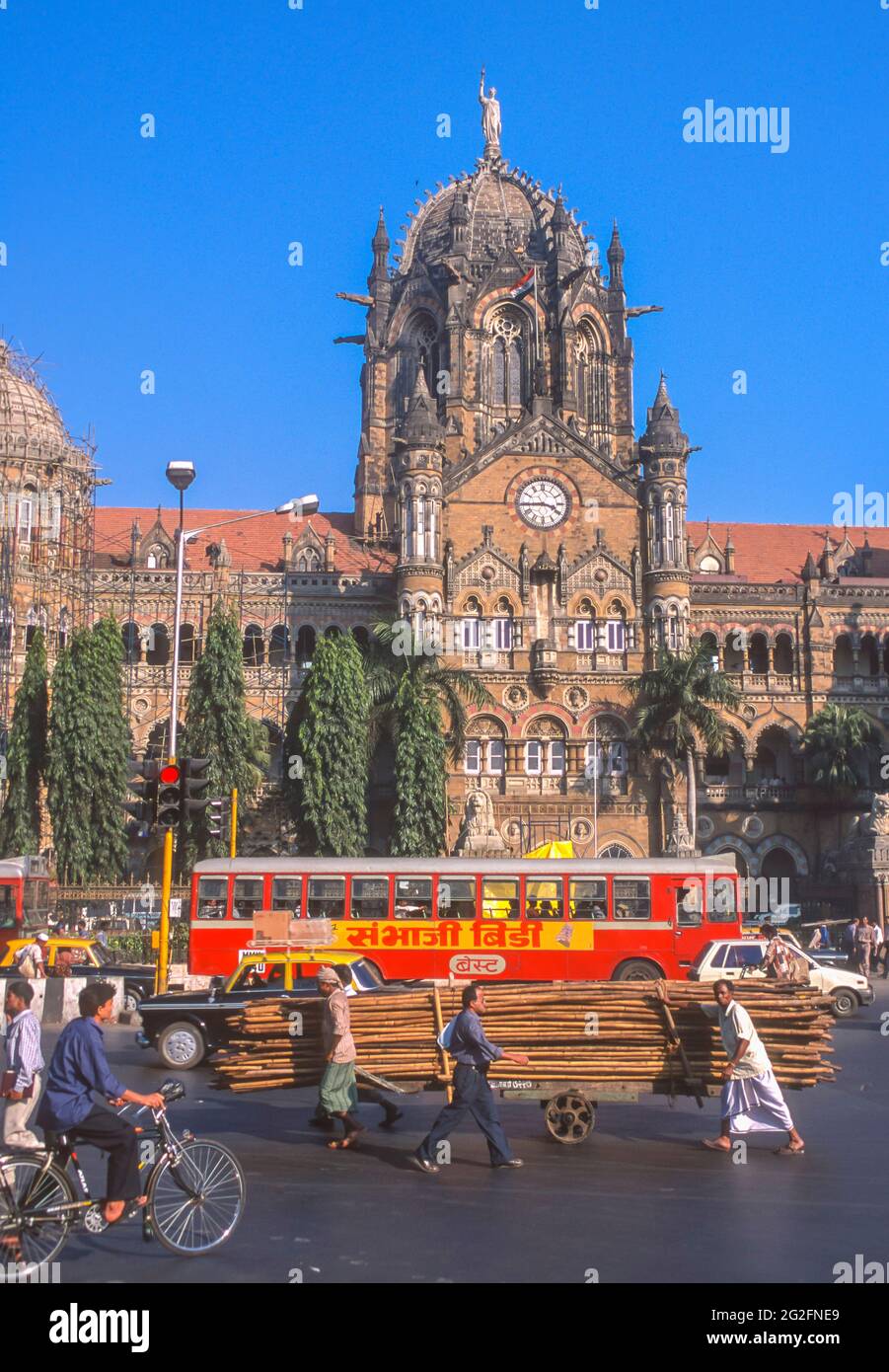MUMBAI, INDIA - Victoria Train Station with traffic and buses Stock ...