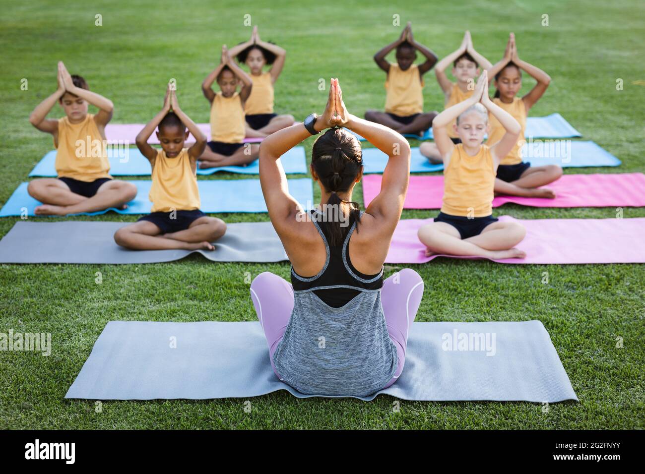 Yoga classroom student hi-res stock photography and images - Alamy