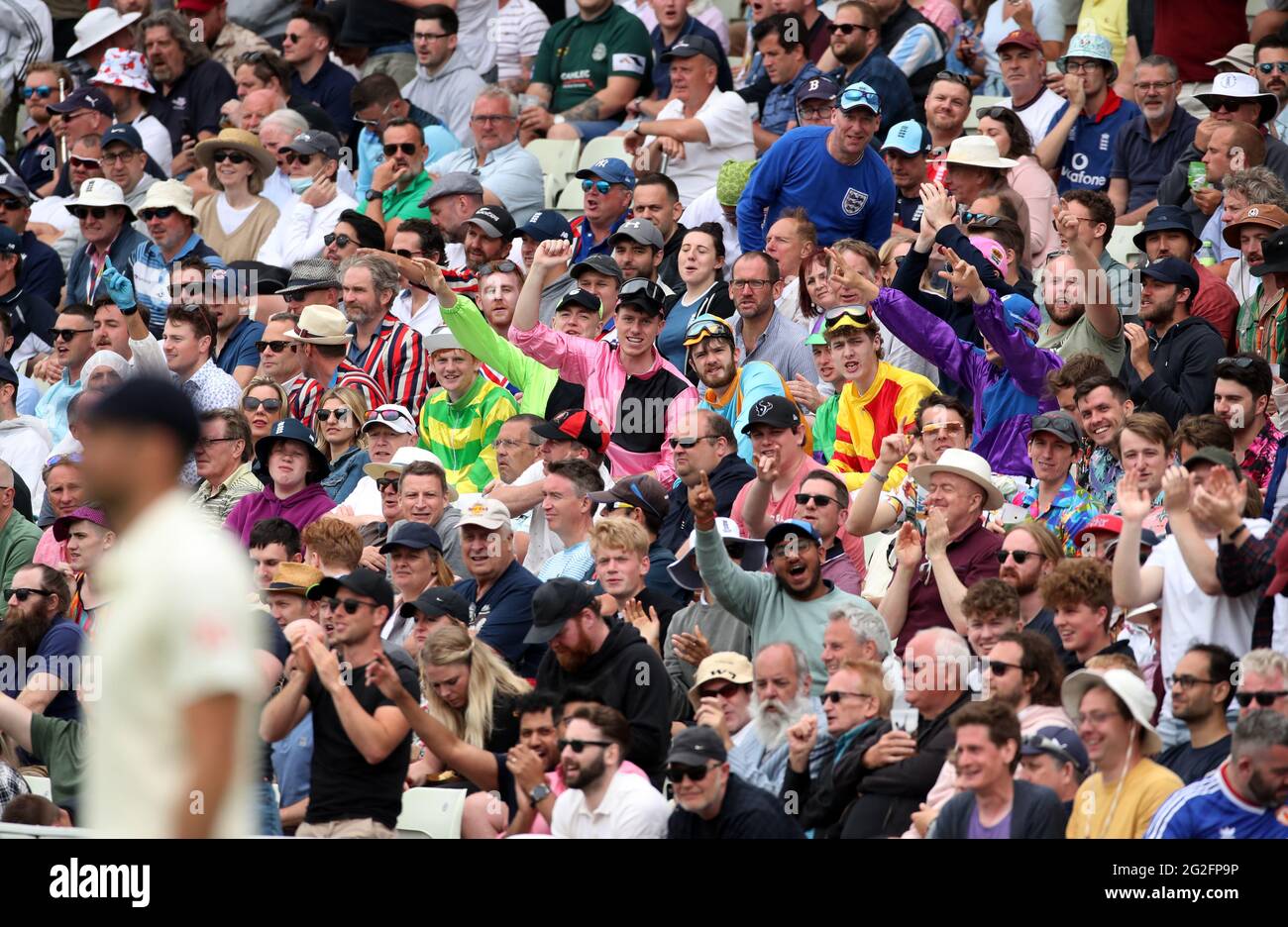 Cricket fancy dress fans hi-res stock photography and images - Alamy