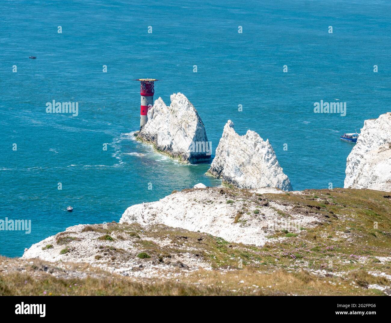 The Needles chalk stacks and Needles lighthouse guarding The Solent at ...