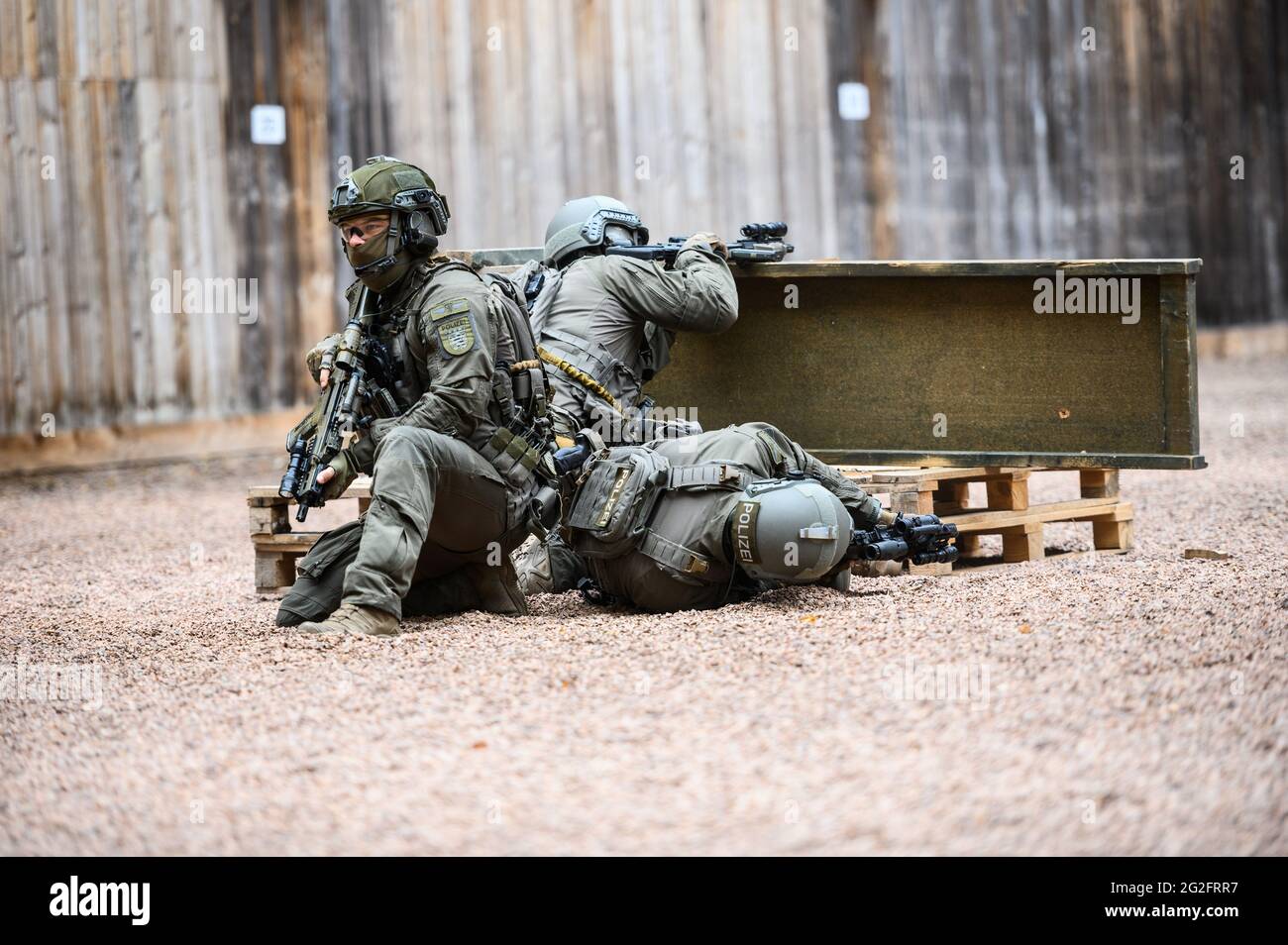 Lorch, Germany. 03rd Aug, 2020. SEK forces simulate an exchange of fire ...