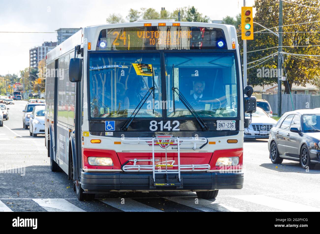 Number 24 bus hi-res stock photography and images - Alamy