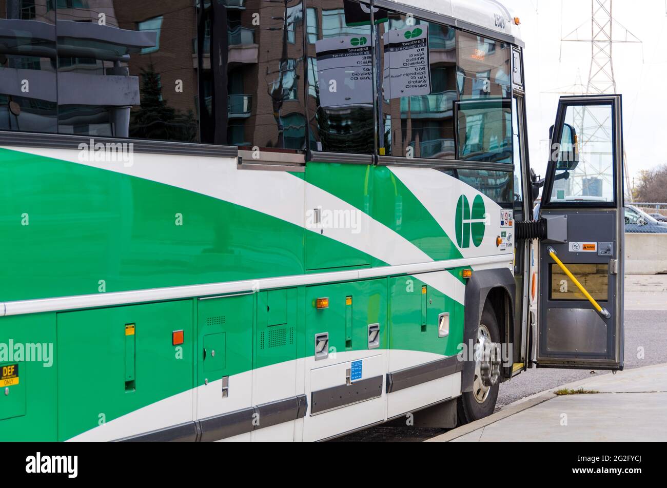 Toronto go transit bus hi-res stock photography and images - Alamy