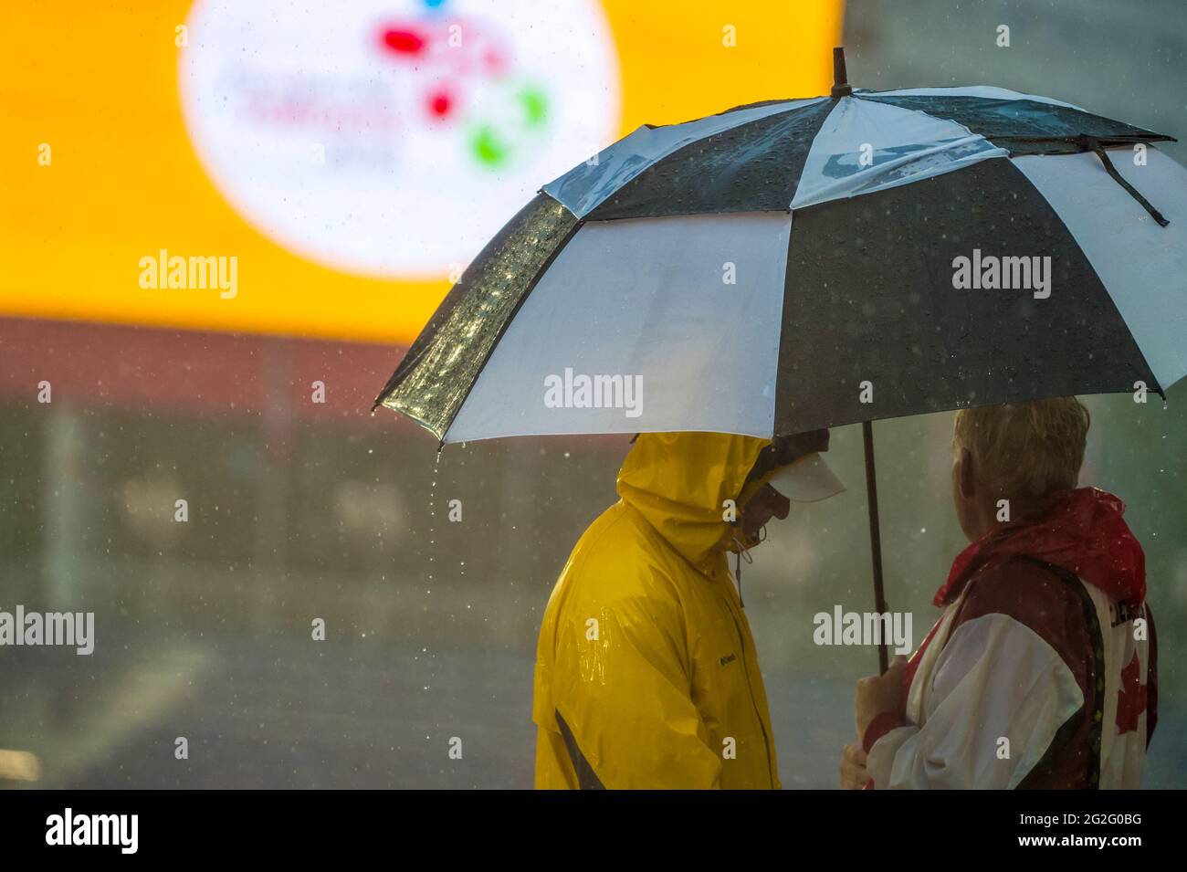 People in the stands hi-res stock photography and images - Alamy