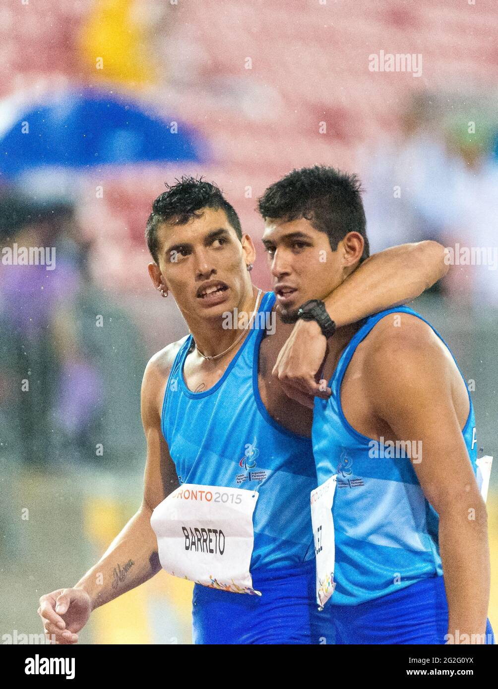 Putting arm around shoulder hi-res stock photography and images - Alamy