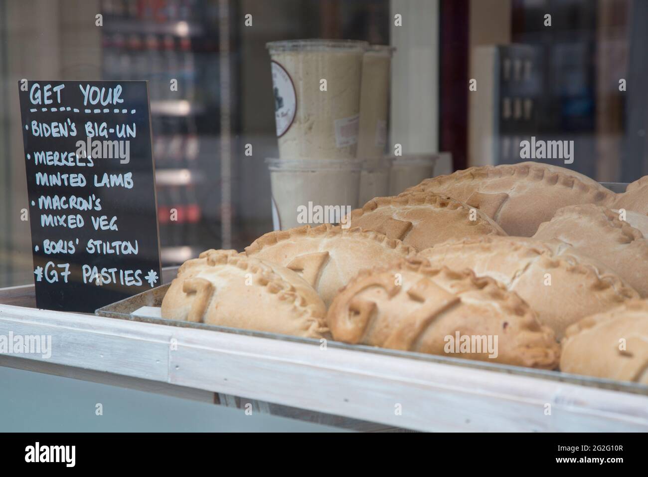 St ives pasty bakery hi-res stock photography and images - Alamy