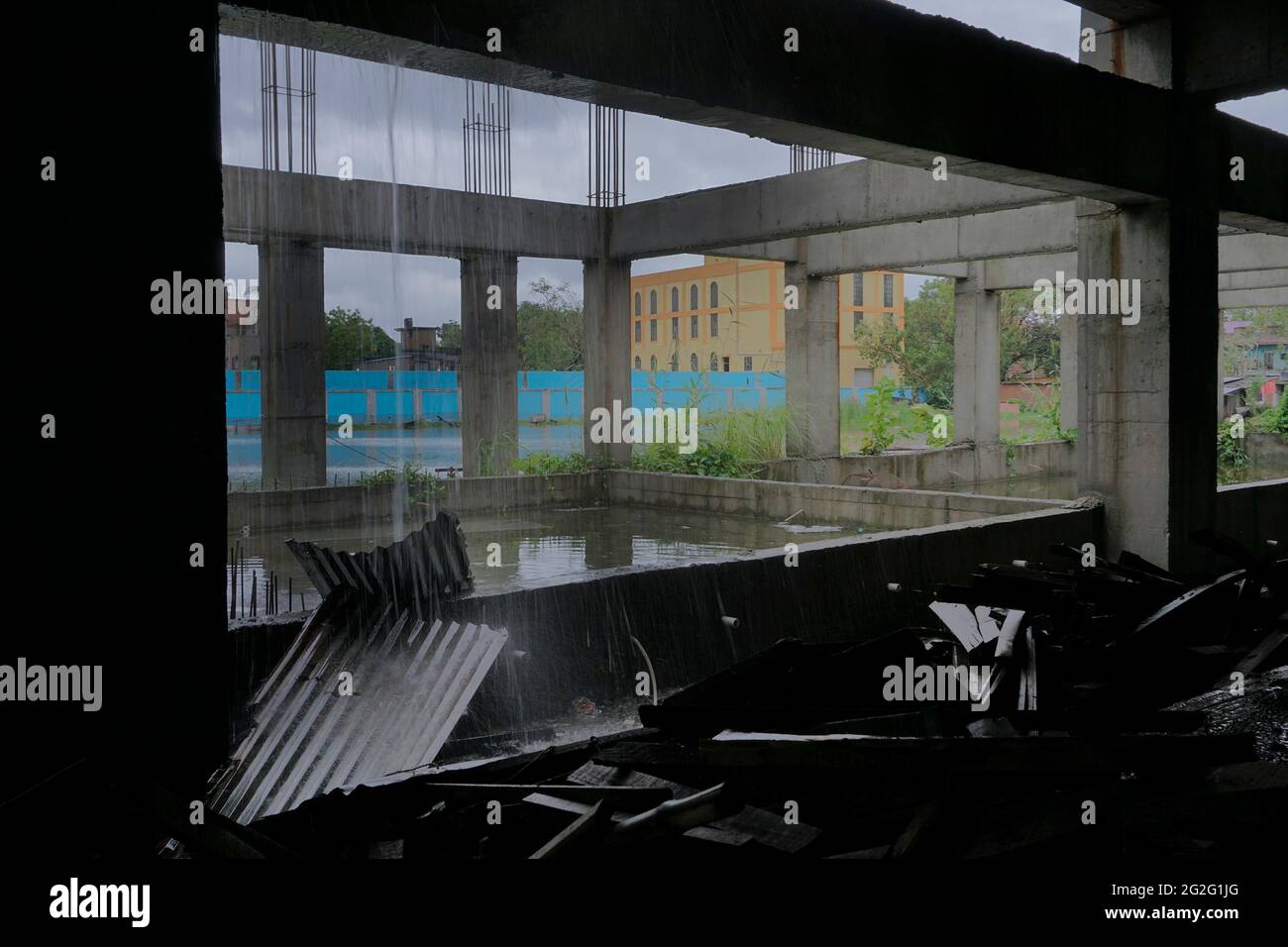 Abandoned car india hi-res stock photography and images - Alamy