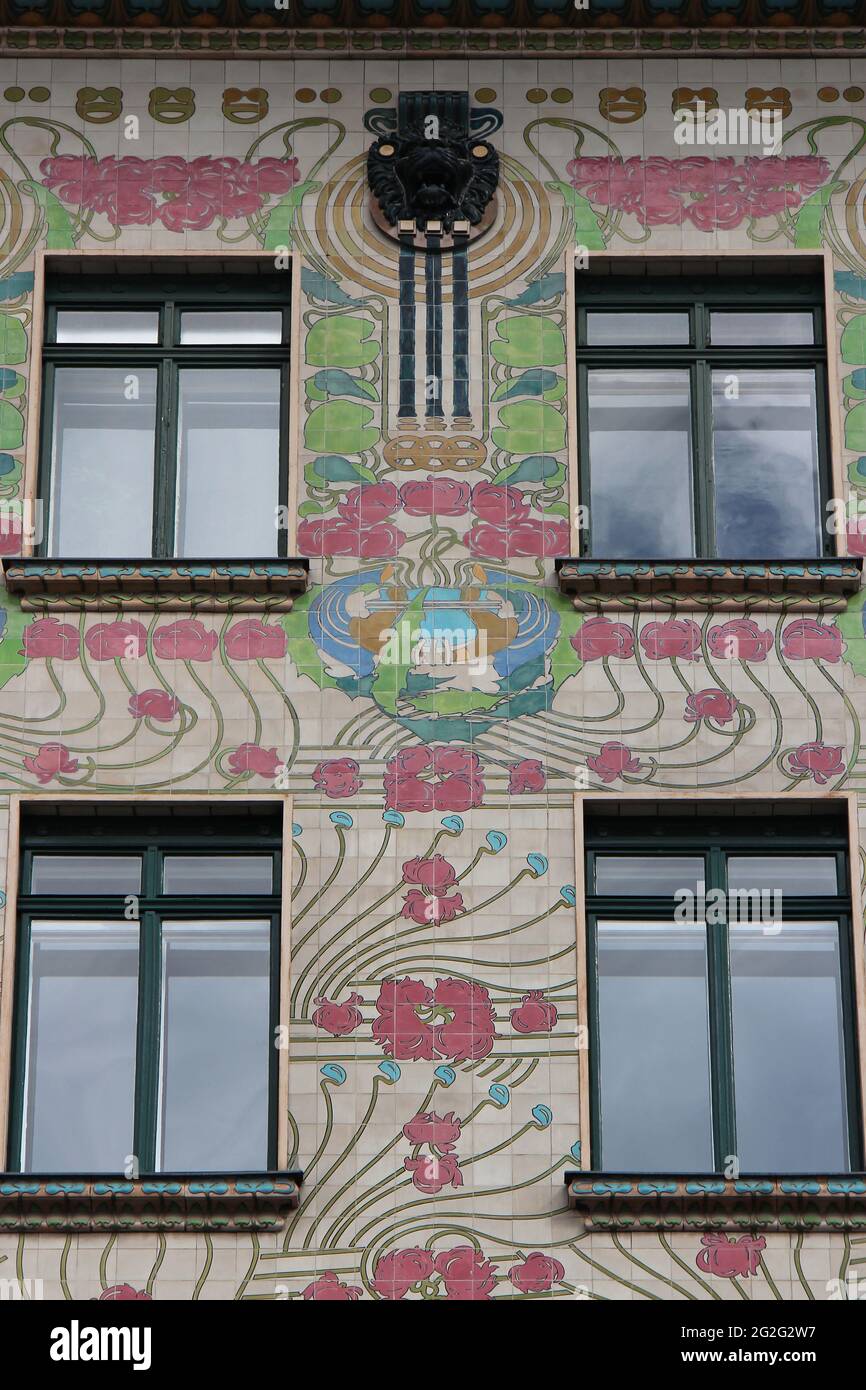 Frise art nouveau hi-res stock photography and images - Alamy