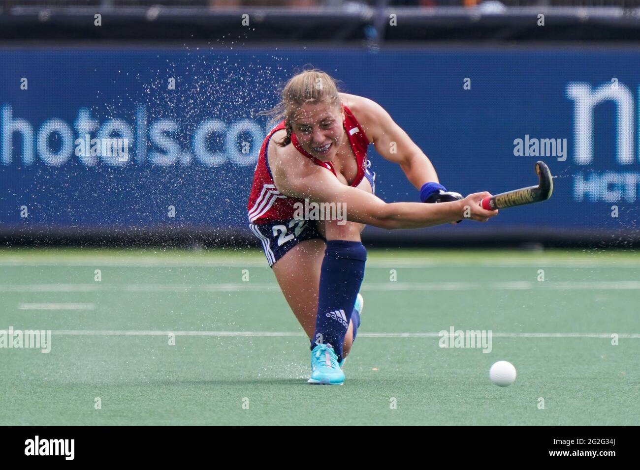 AMSTELVEEN, NETHERLANDS - JUNE 11: Elizabeth Neal of England during the ...