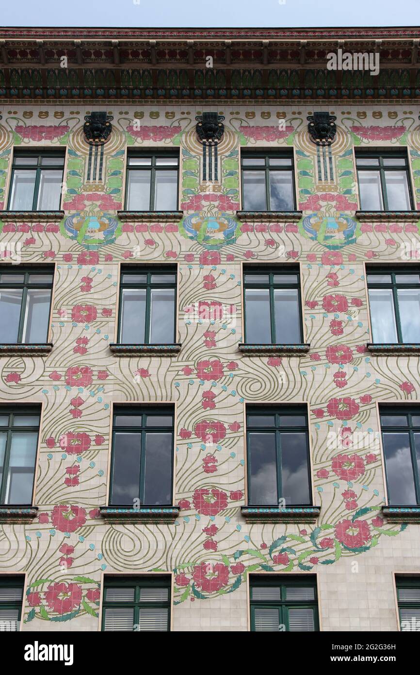 Frise art nouveau hi-res stock photography and images - Alamy