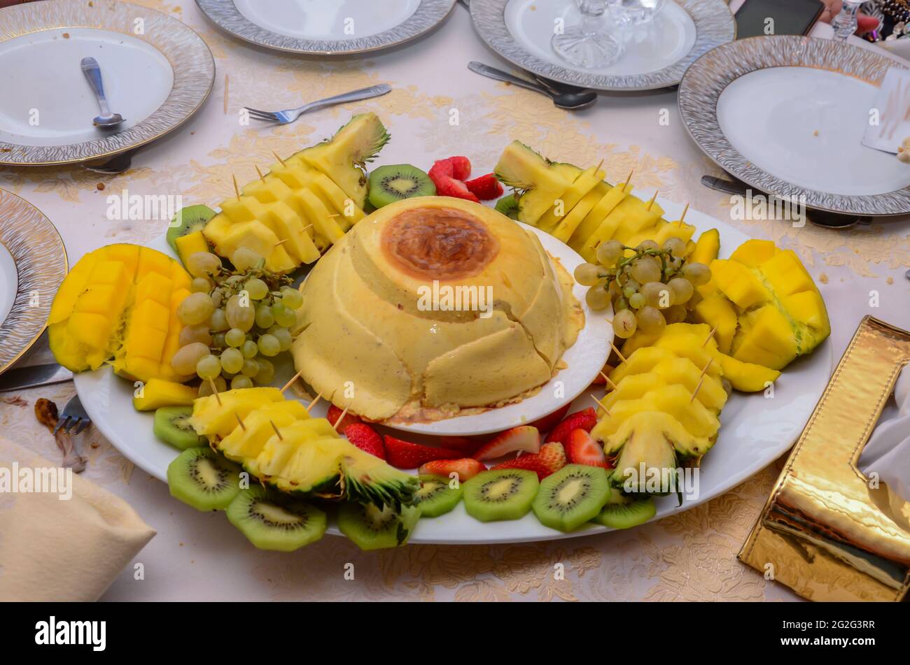 Flan dulce de leche hi-res stock photography and images - Alamy