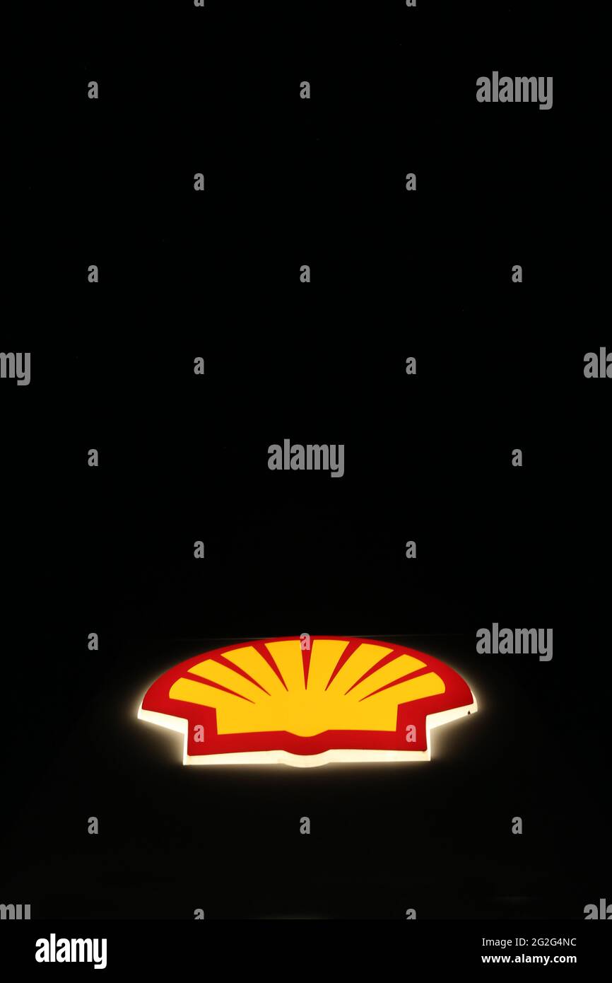 Illuminated Shell logo garage sign against a black sky background, sign ...