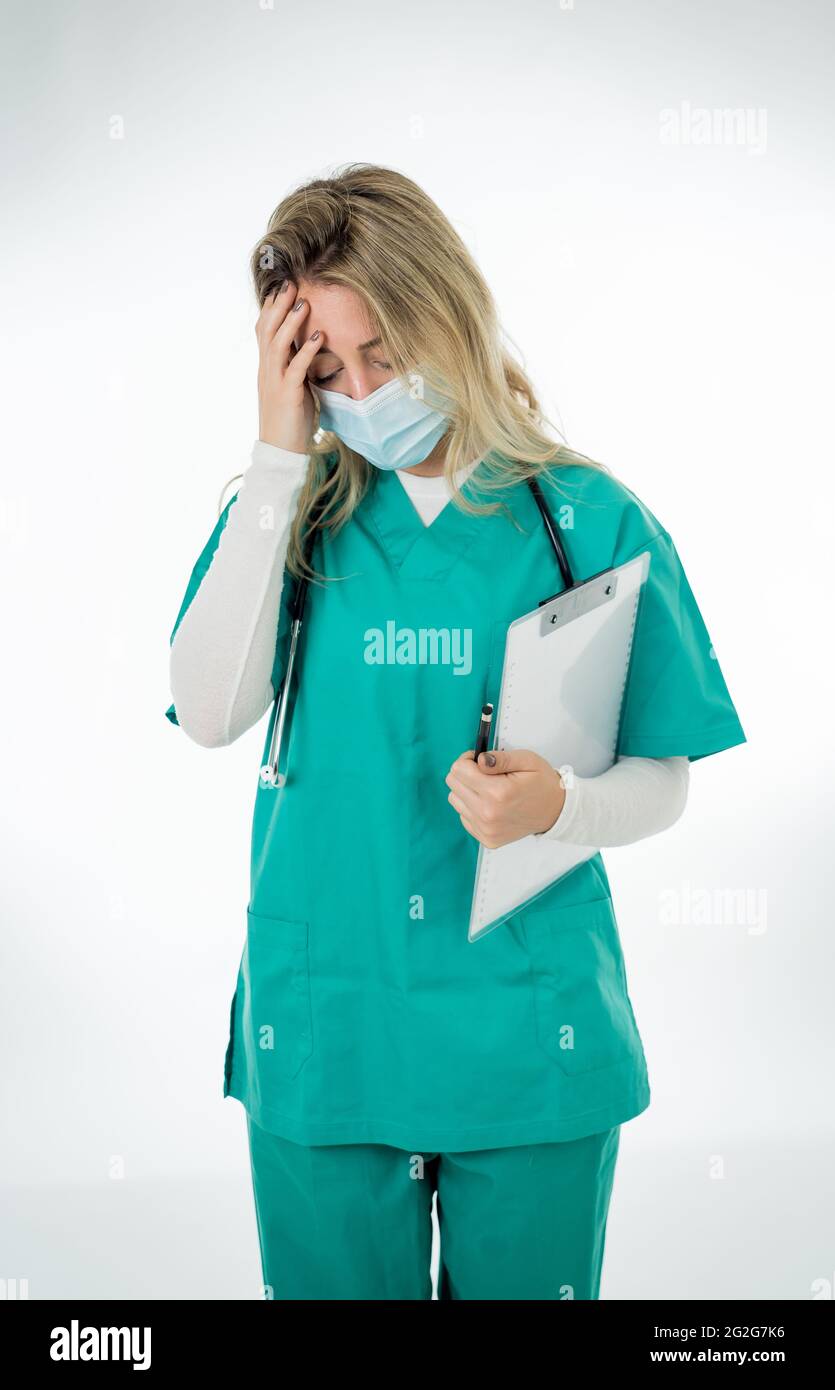 Nurse wearing green hi-res stock photography and images - Alamy