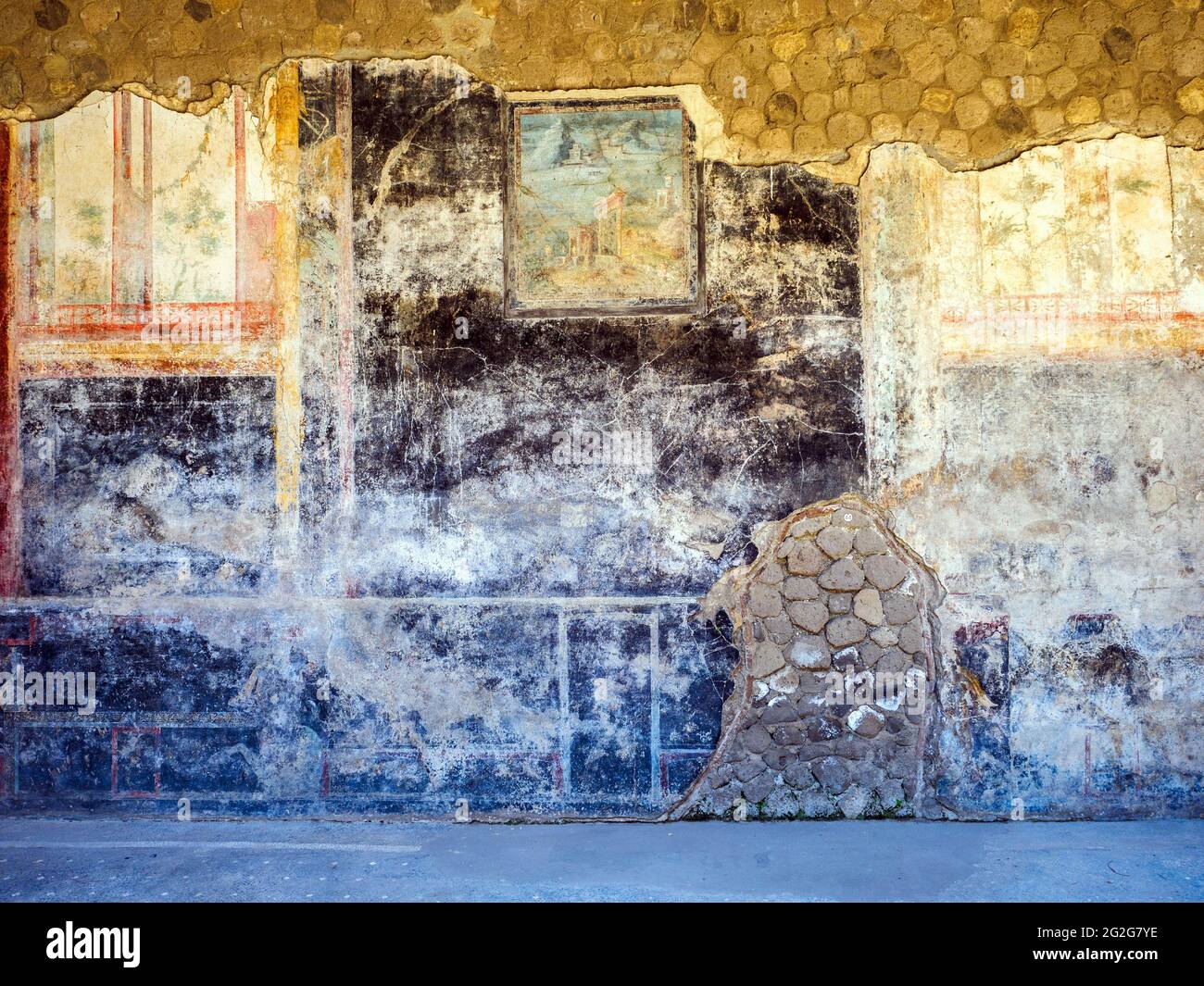 Roman villa atrium hi-res stock photography and images - Alamy