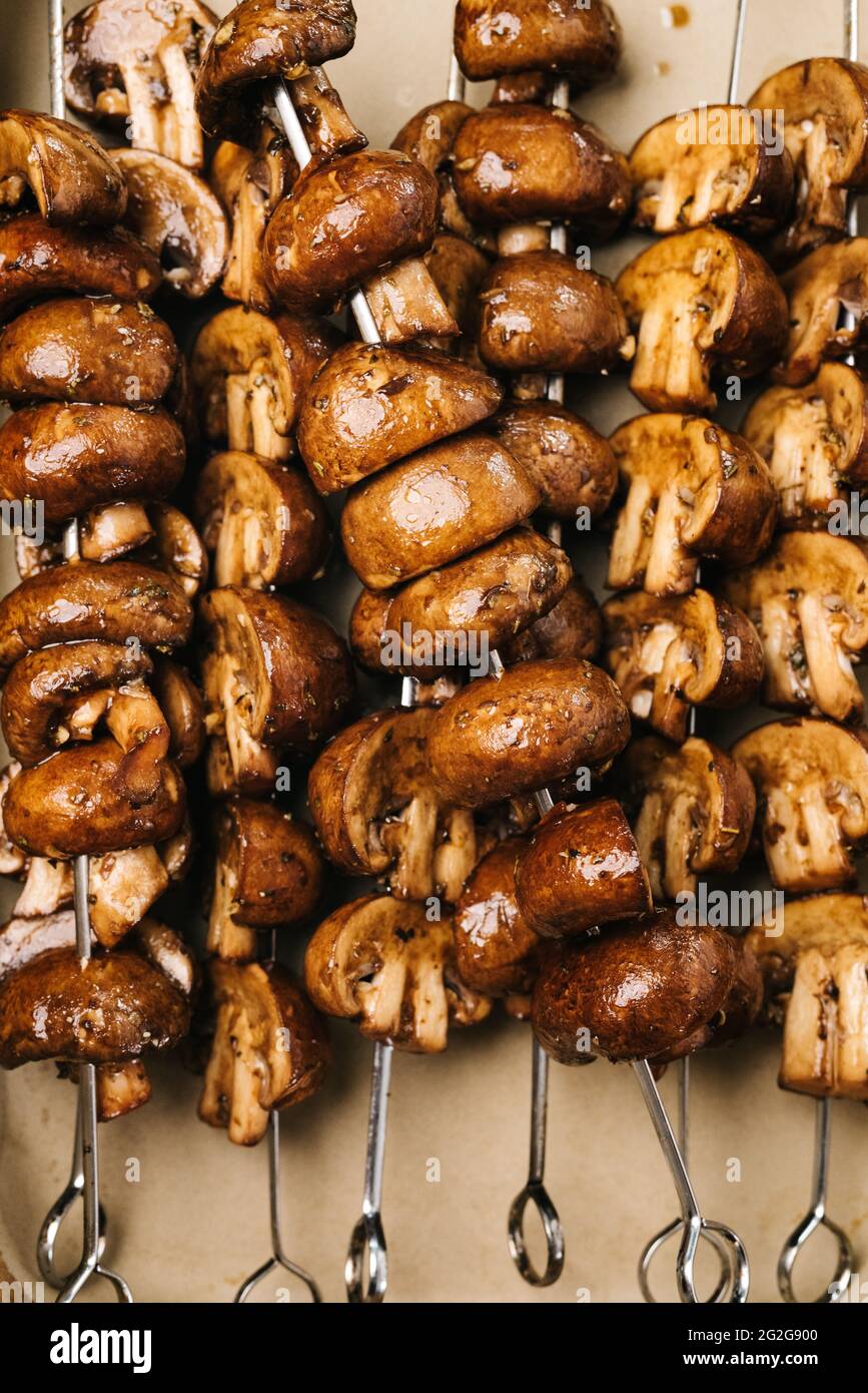 Brown cremini baby bella mushrooms hi-res stock photography and images ...