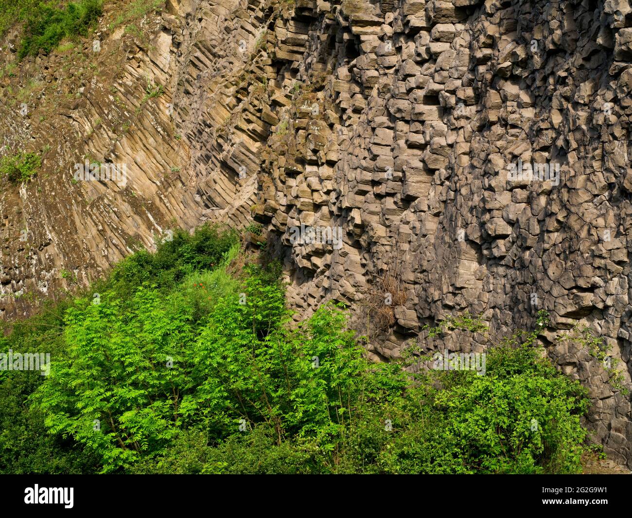 Rock face made of columnar basalt hi-res stock photography and images ...