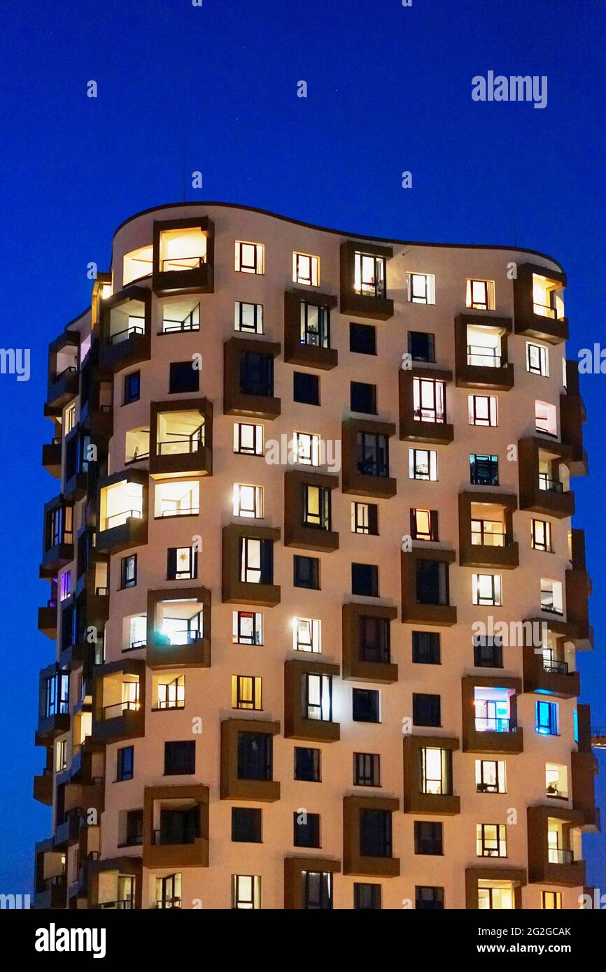 High rise apartment building hi-res stock photography and images - Alamy